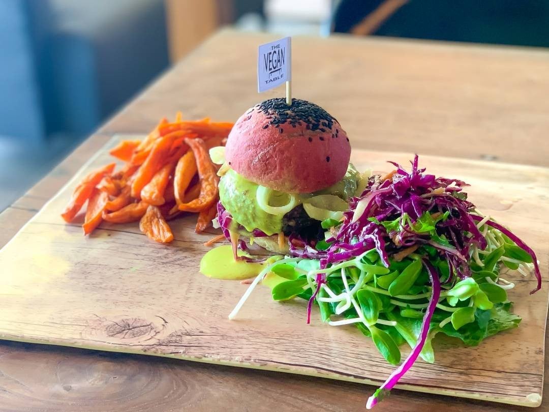รีวิว The Vegan Table - เมนูวีแกนที่อร่อยและสร้างสรรค์มาก