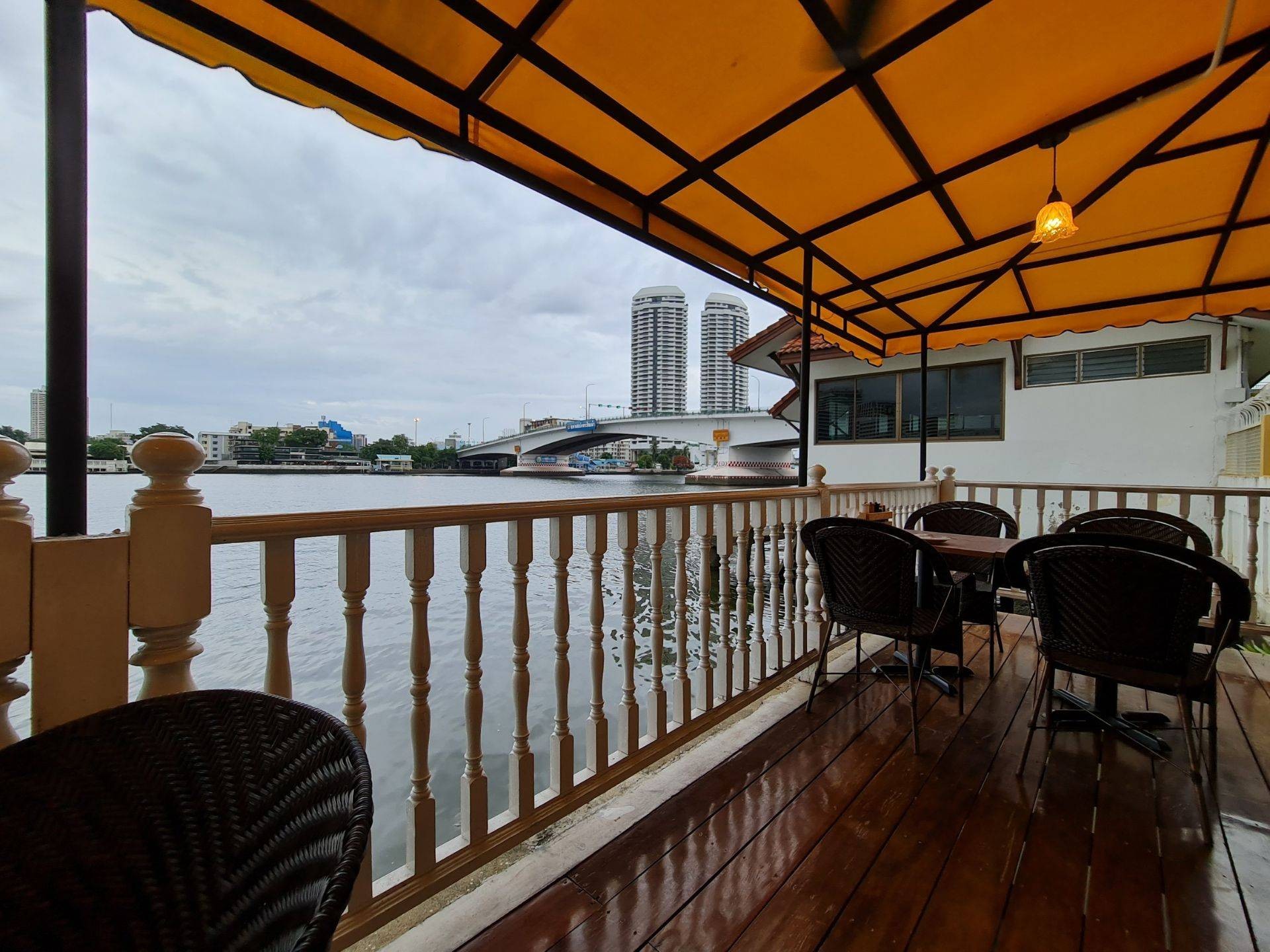 รูป Arno's ริเวอร์ไซด์