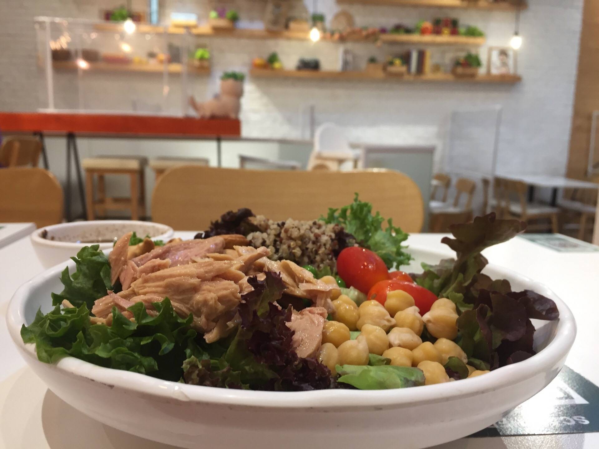 สลัดทูน่าเมดิเตอร์เรเนียน ร้าน Jones' Salad เซ็นทรัลพลาซา เวสต์เกต