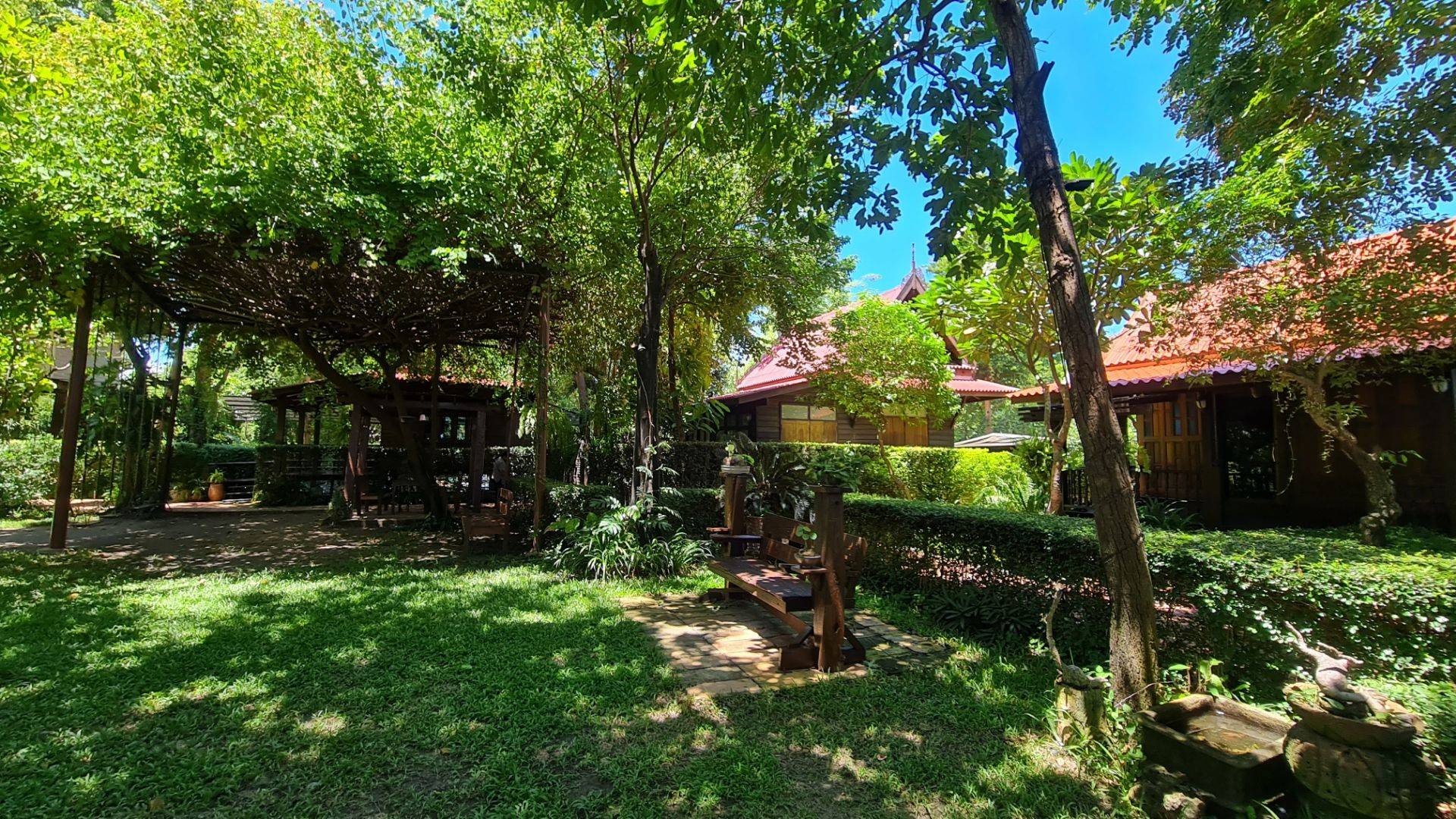 รูป ภพ The Riverside Cafe