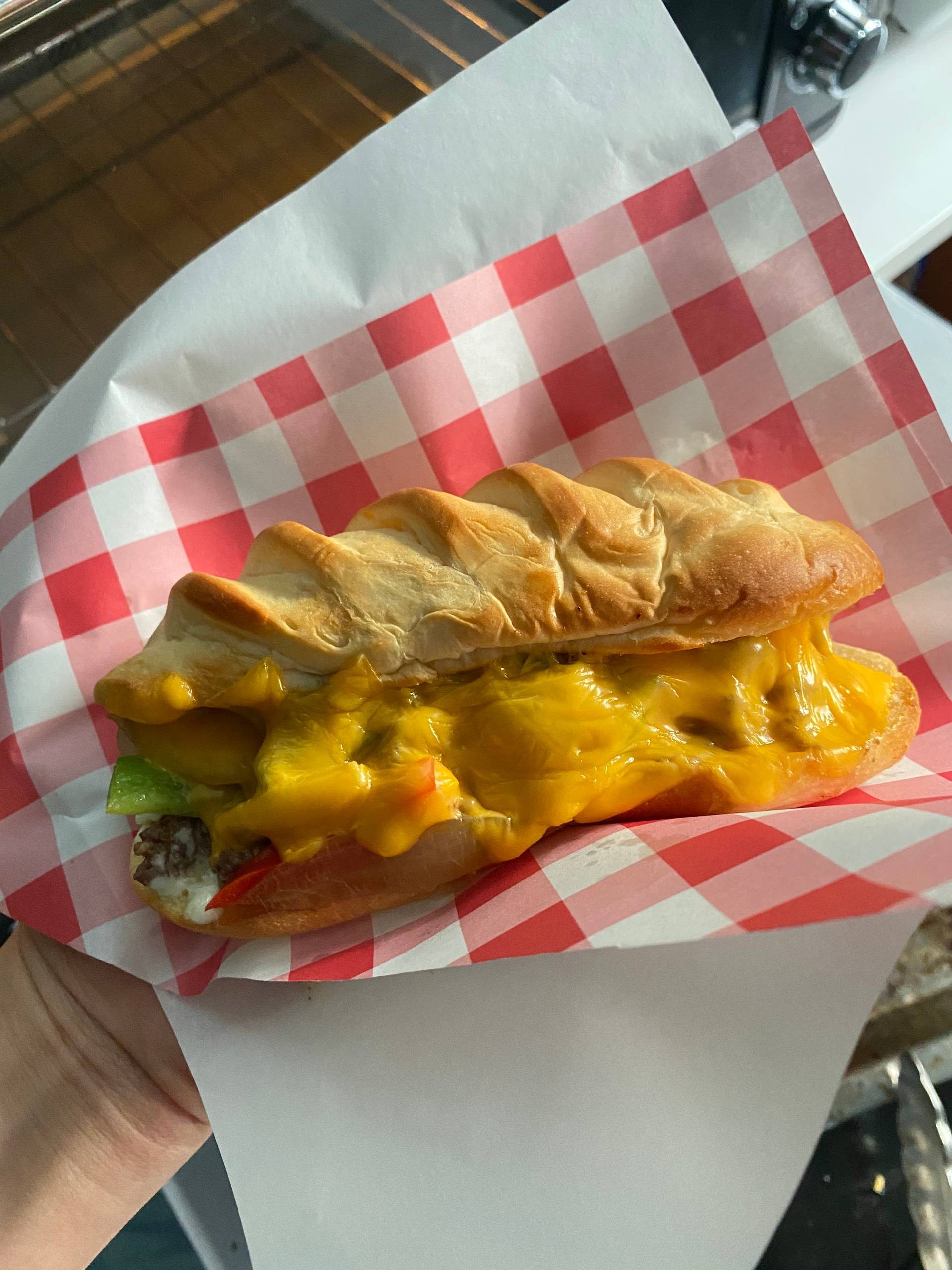 รีวิว Mike’s Philly Cheese Steak - อร่อยมากกกกกก คุณภาพดี คุ้มราคาค่ะ ...