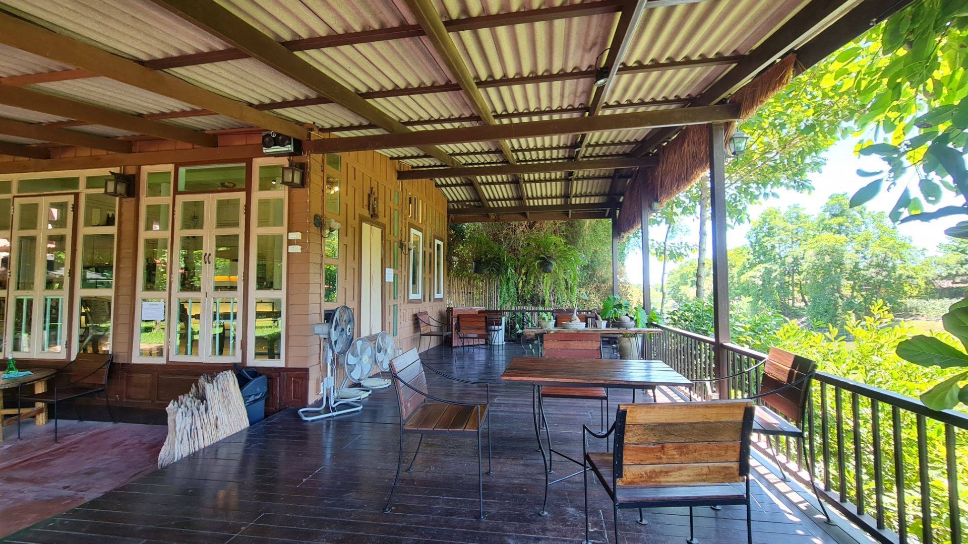 รูป ภพ The Riverside Cafe