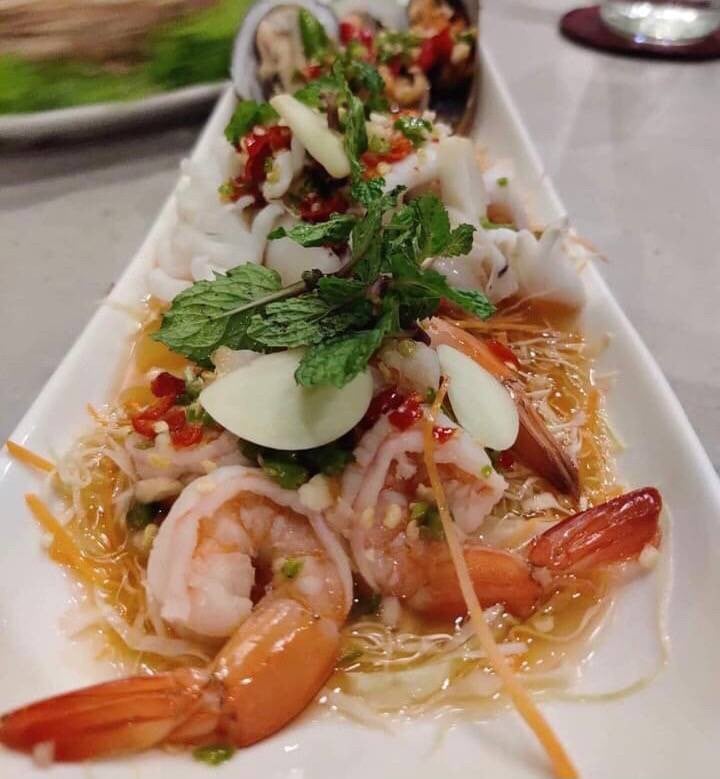 รีวิว U-Tube Bar & Restaurant - ร้านนี้ แหละ วงดนตรี แบบ Professional ...