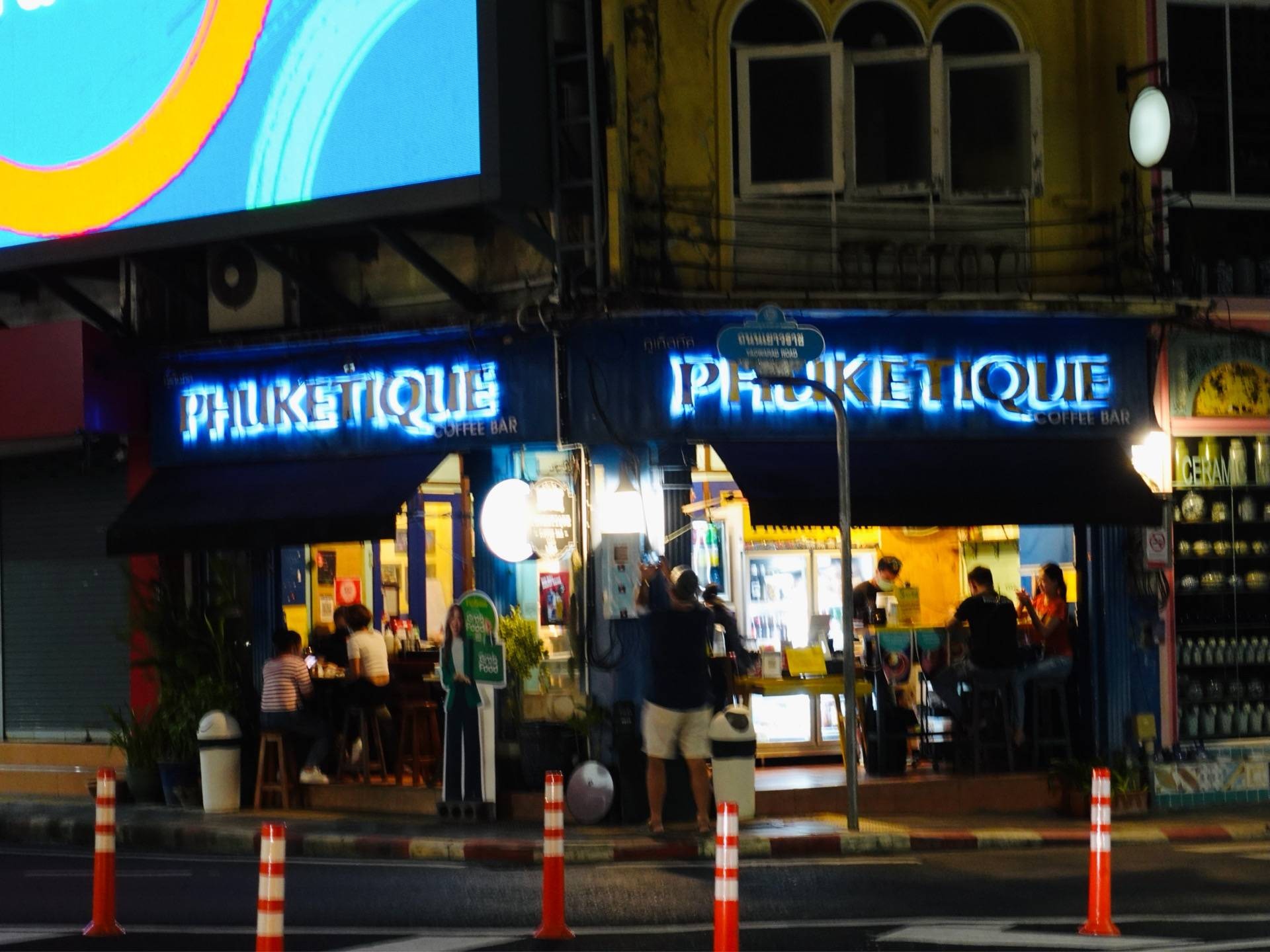 รีวิว Phuketique Coffee Bar ภูเก็ตทีค - คาเฟ่ชิค ของอร่อยหลายอย่าง