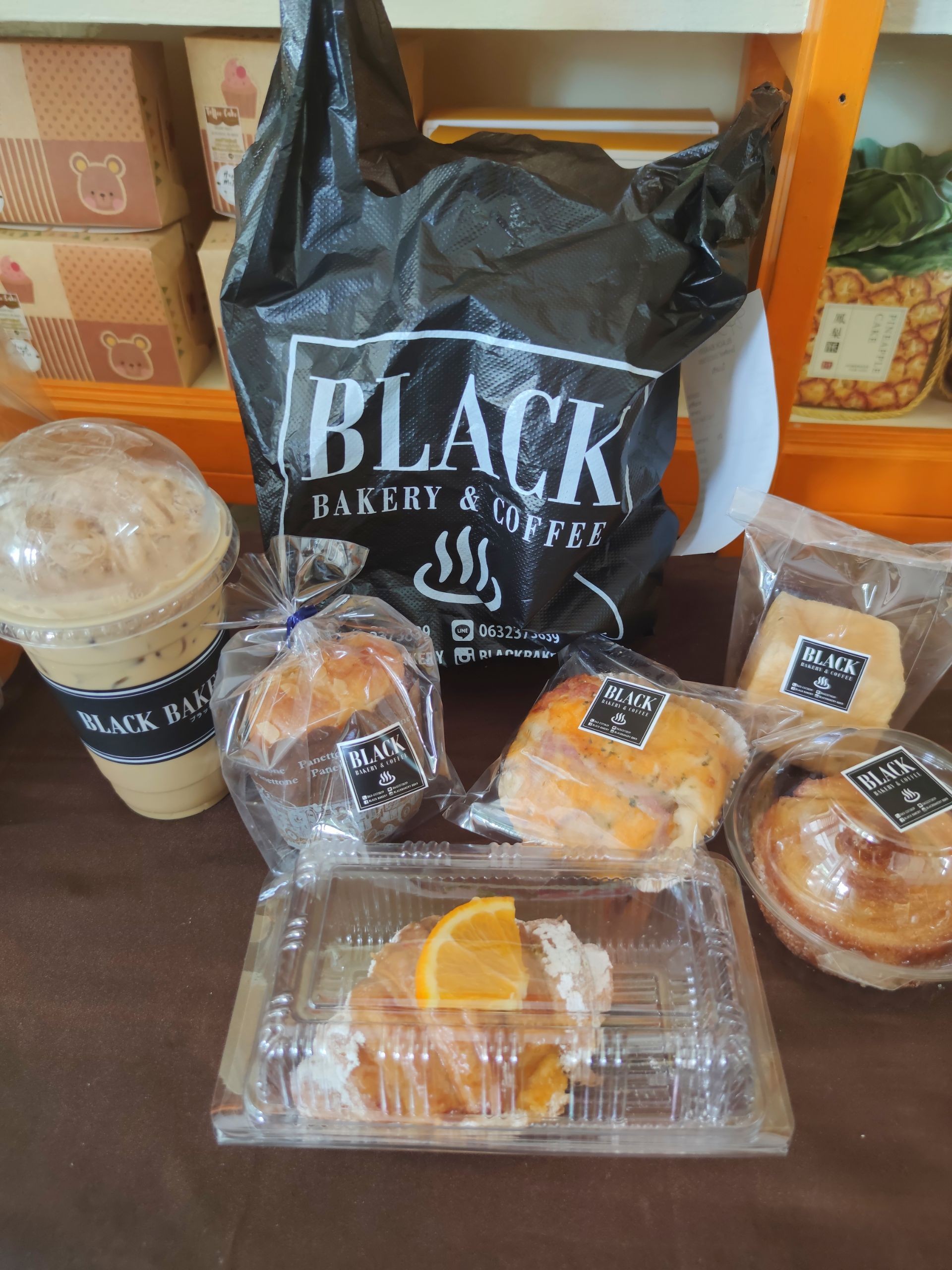 รีวิว Black Bakery - ควินญามัน