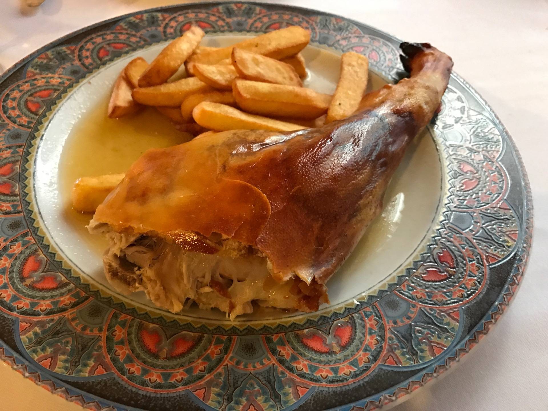 รีวิว El Bernardino - Famous crispy roast pork at Segovia .. short ...