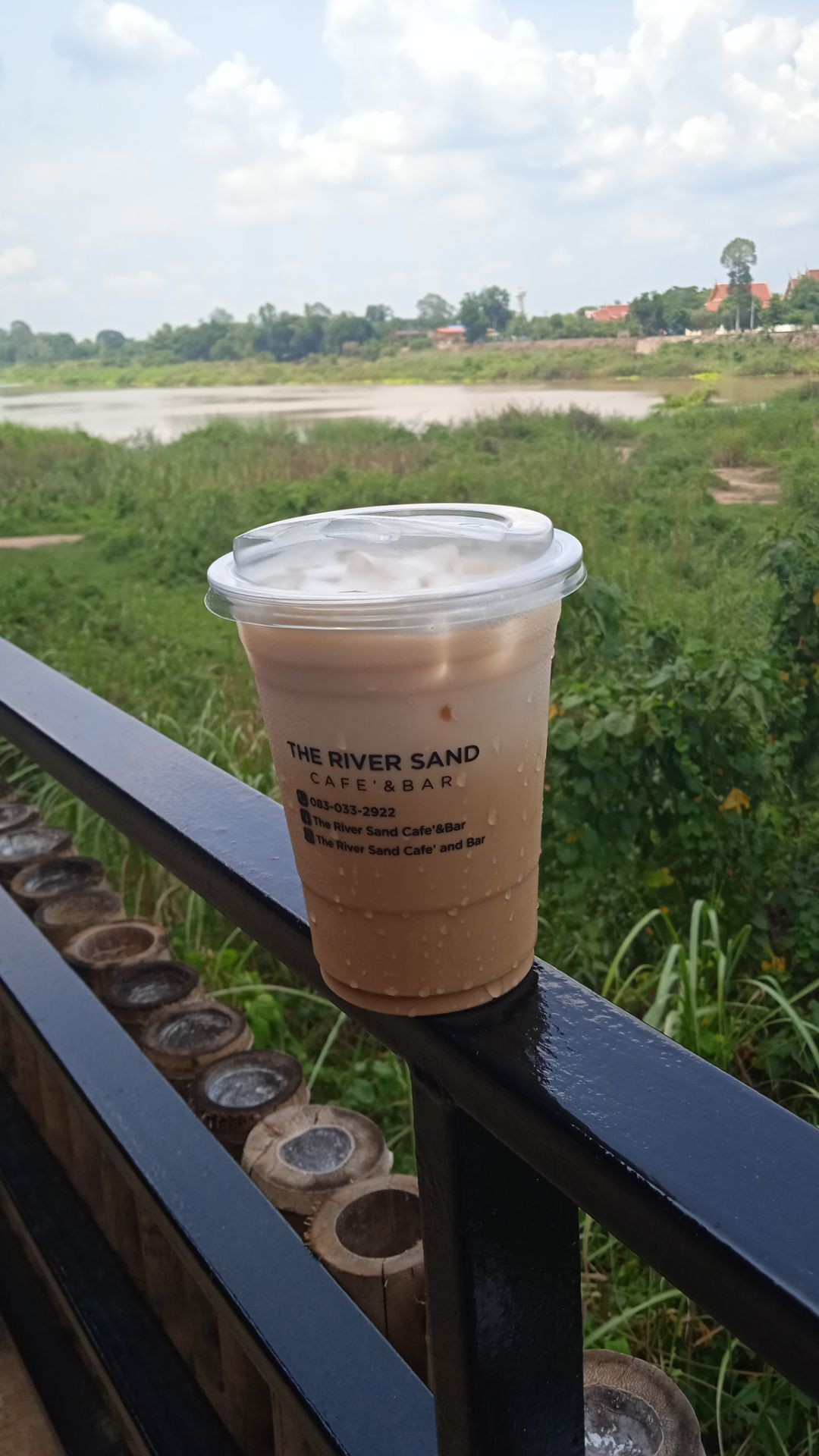 รีวิว The River Sand Cafe'& bar - อากาศดีมากคะ มีมุมถ่ายรูปเยอะมากก ...