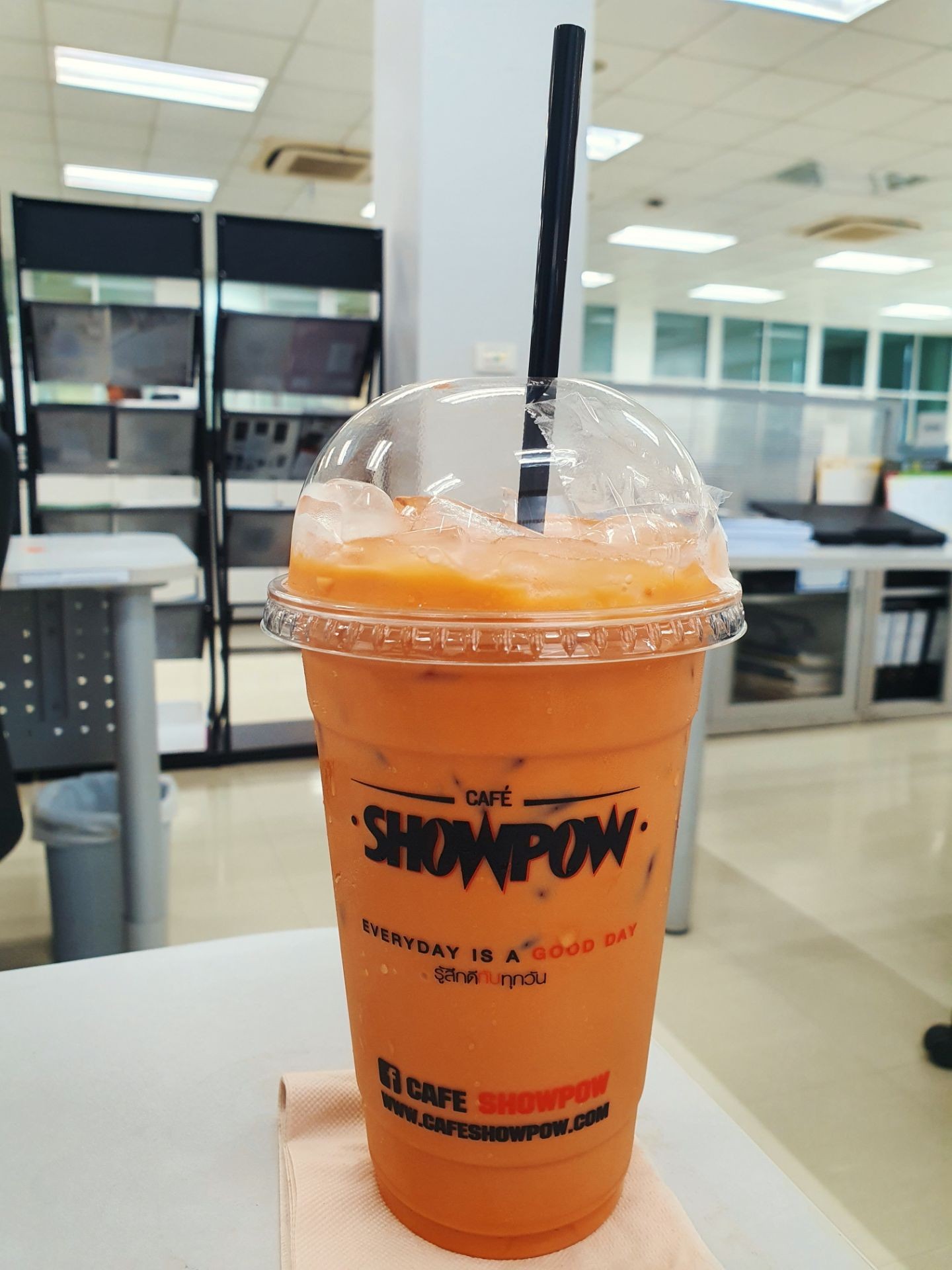 รีวิว Cafe Showpow - ชานมแก้วใหญ่ จัดเต็ม 50 บาท 👍 - Wongnai