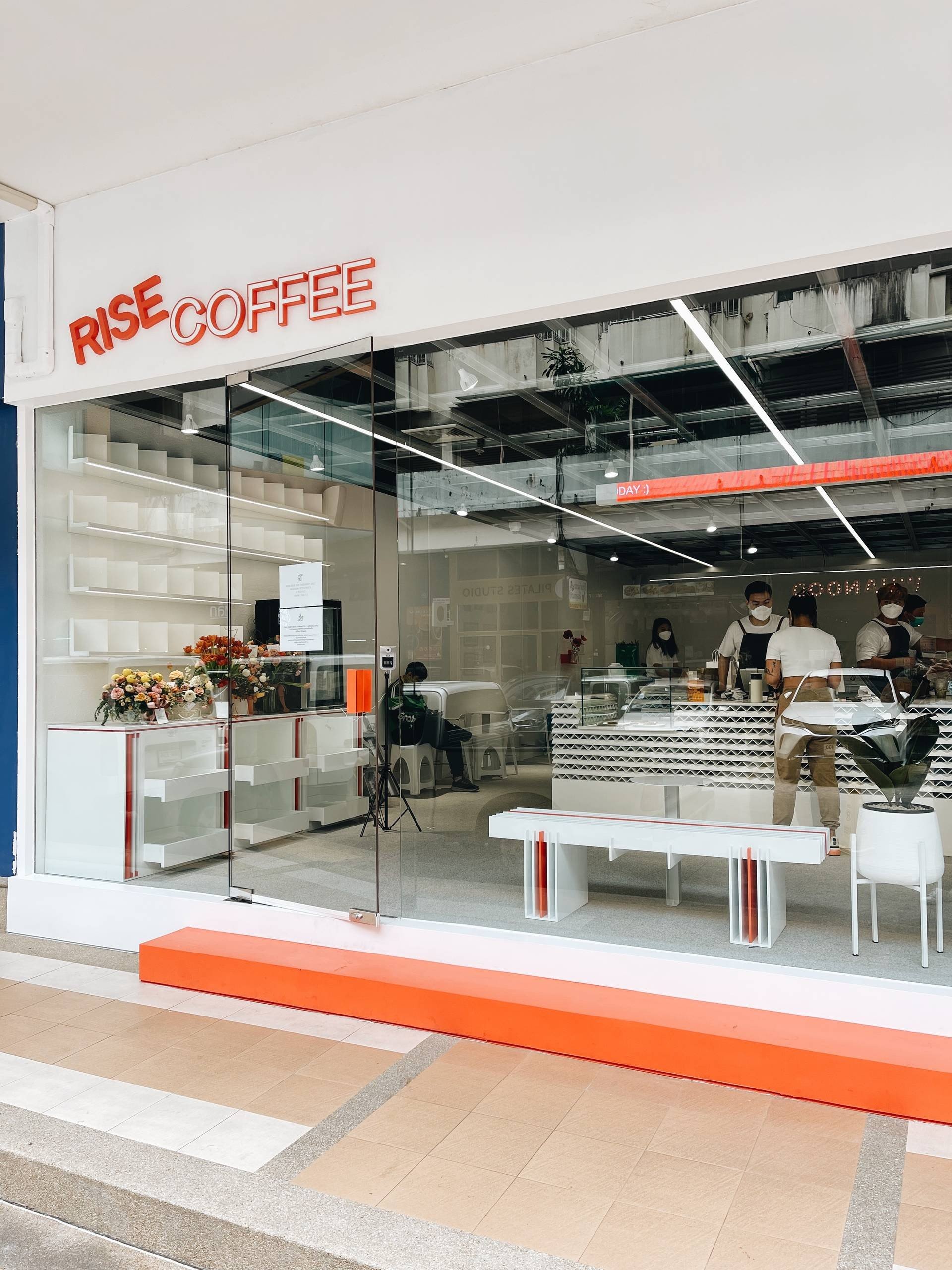 รีวิว RISE COFFEE - Flagship Store เพลินจิต - Rise Coffee ร้านกาแฟสีส้ม ...