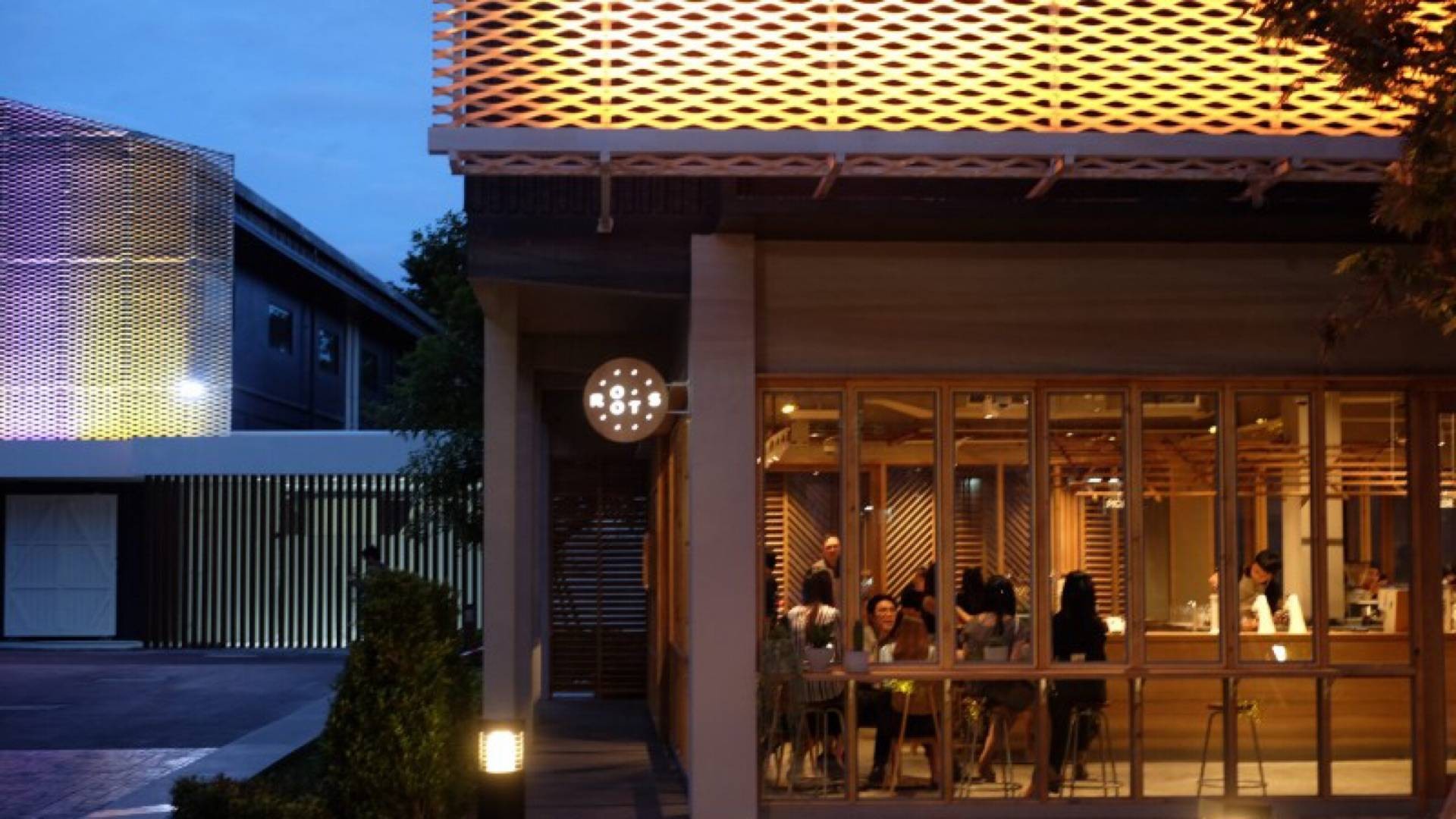 Roots at Sathon Bhiraj Sathon - สั่งอาหารเดลิเวอรี | Wongnai x LINE MAN