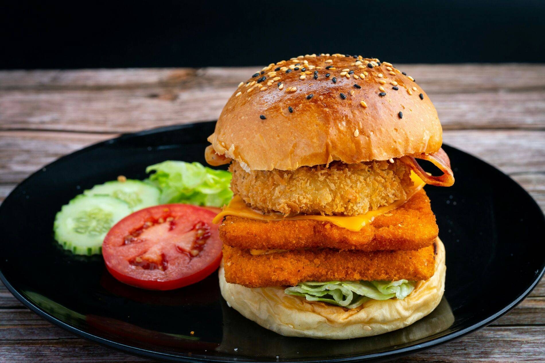 ดับเบิ้ลเบอร์เกอร์ปลา Double Fish Burger • image ร้าน BIG BUNG GER (ถนน ...