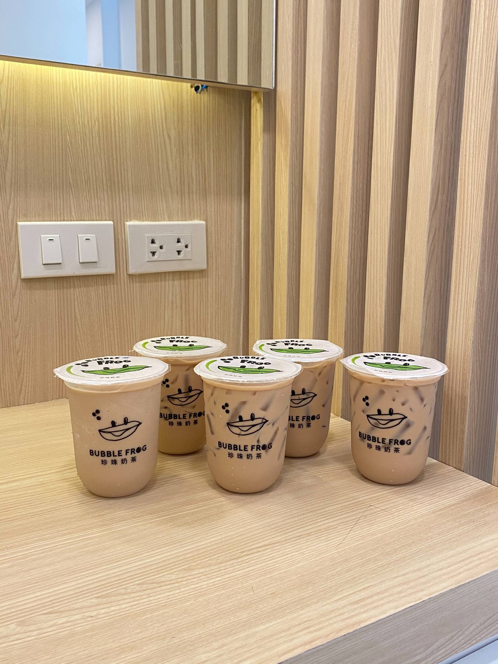 รีวิว BUBBLE FROG TEA สันติธรรม - รีวิวเมนูชานมใต้หวัน