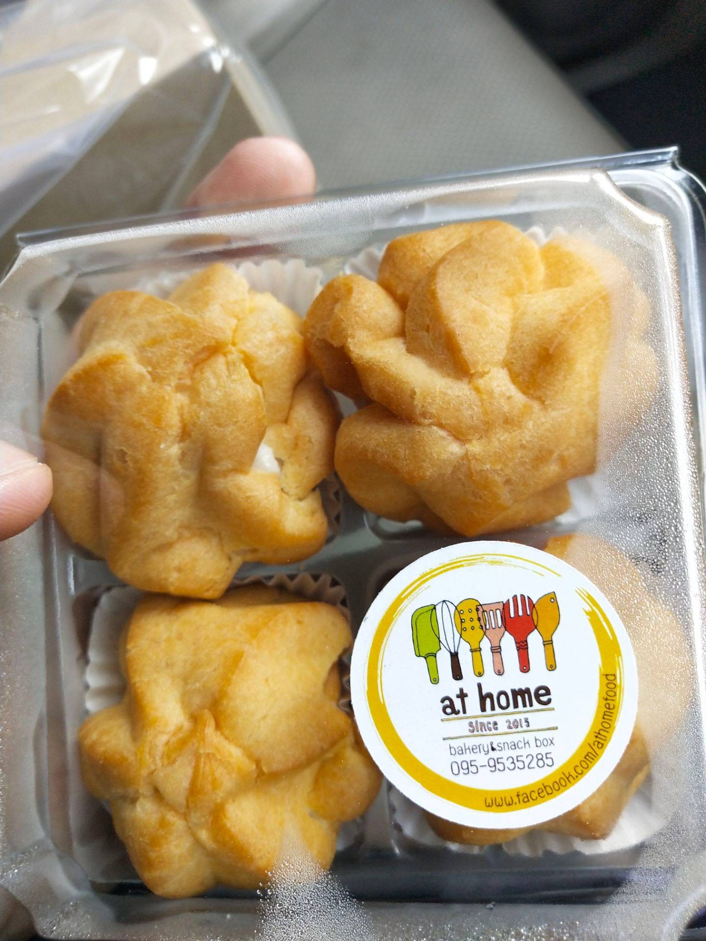 At Home Bakery & Snack Box (ชิฟฟ่อนมะพร้าวอ่อนลาวา ชลบุรี) - สั่งอาหารเดลิเวอรี | Wongnai x LINE MAN