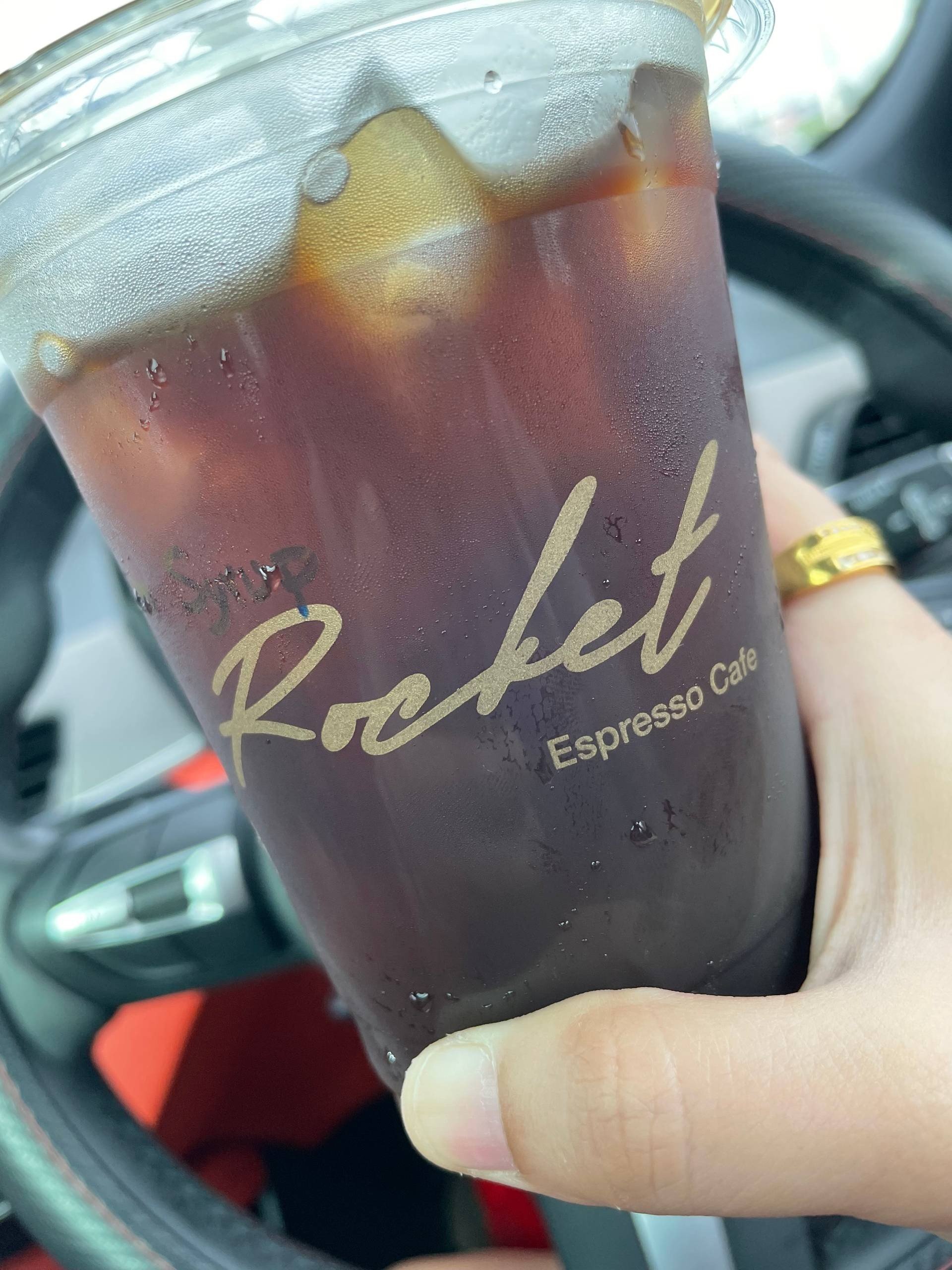 รีวิว Rocket Espresso Cafe - กาแฟดี เบเกอรี่จัดเต็ม