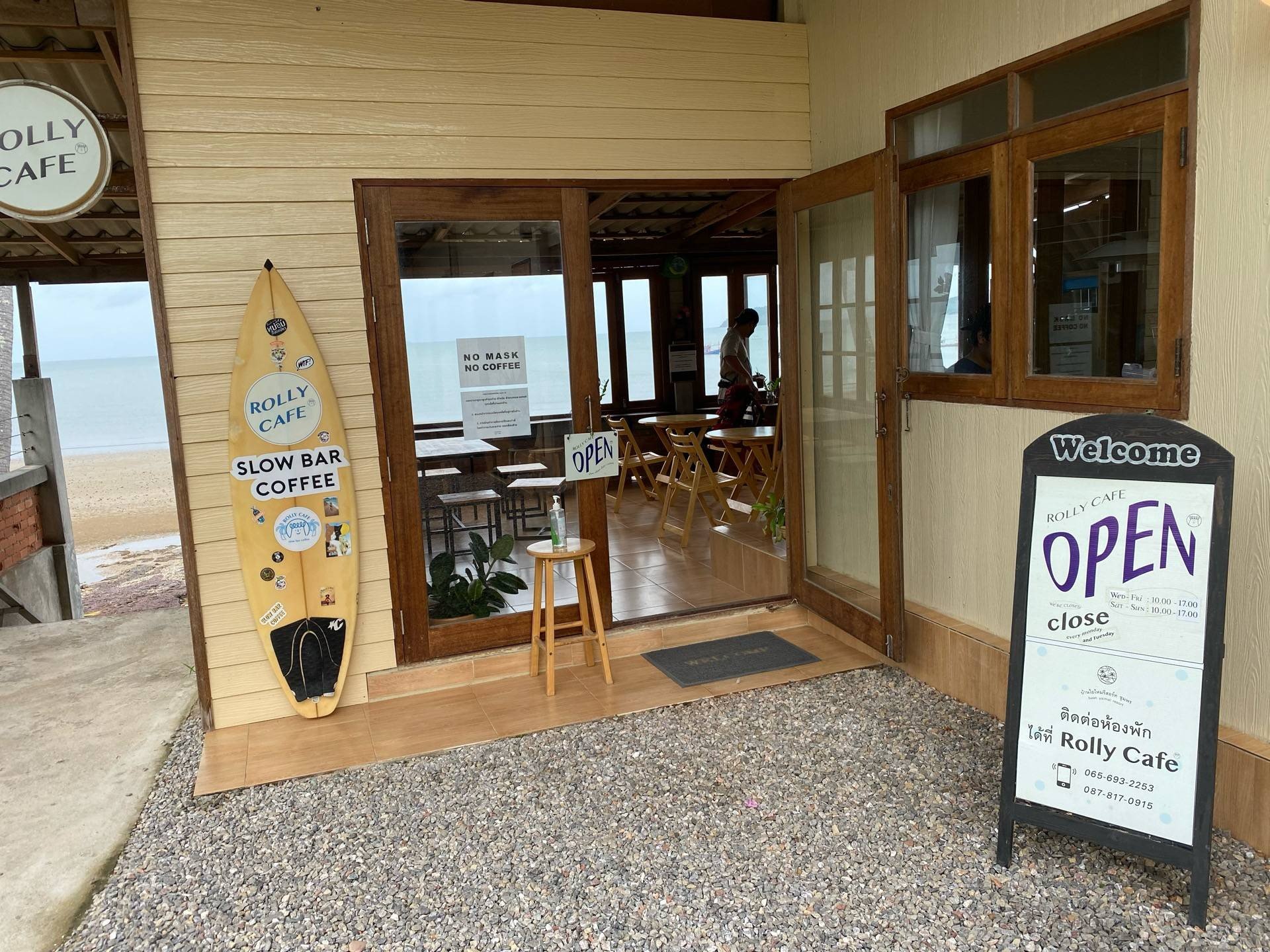รีวิว Rolly Cafe - เครื่องดื่มชิวๆ ริมทะเล