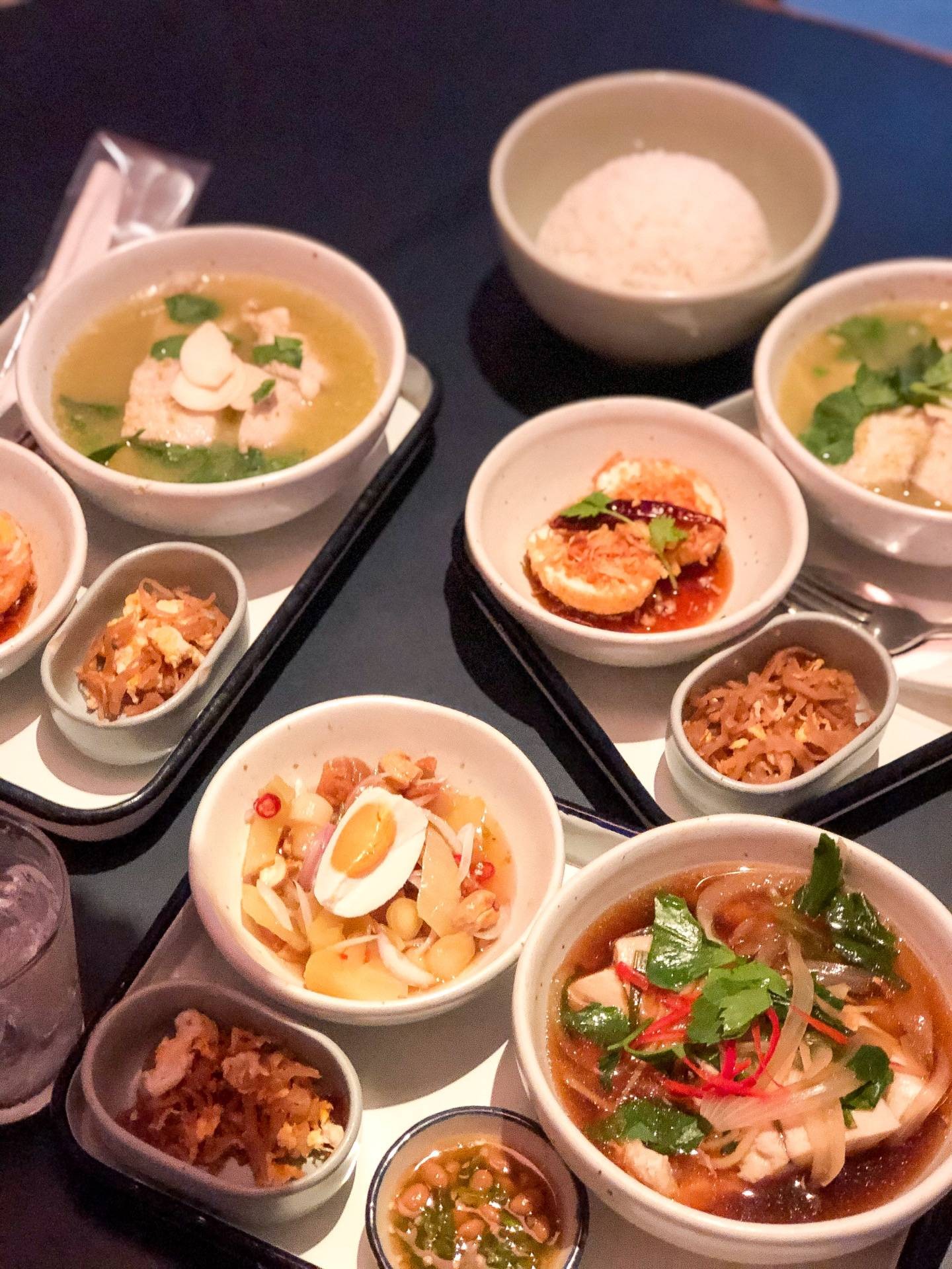 รีวิว Lon Lon Local Diner ลอนลอน โลคอลไดเนอร์ - ร้านข้าวต้มบรรยากาศสวย ...