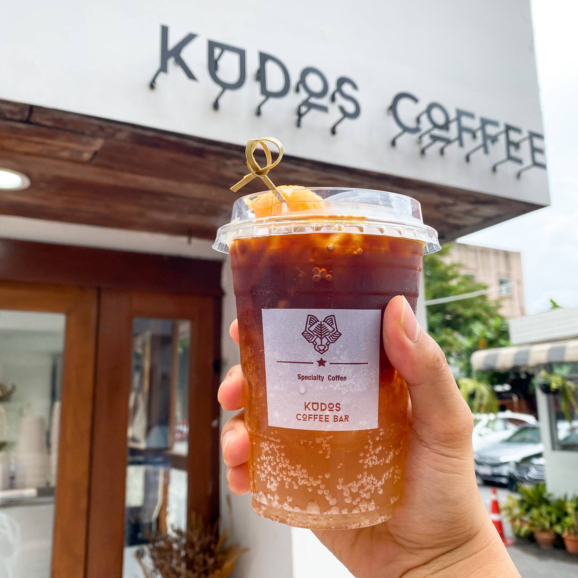 รีวิว Kudos Coffee Bar SILOM 19 - กาแฟดีในราคาย่อมเยาว์