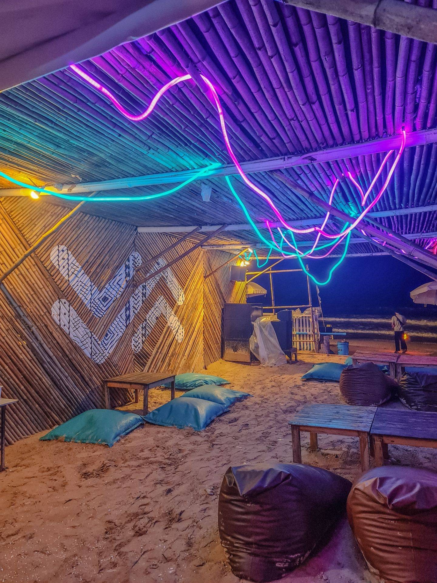 รีวิว Mer Mar Sea - โดมใสริมหาดเจ้าหลาว มีโชว์ควงไฟ LED - Wongnai