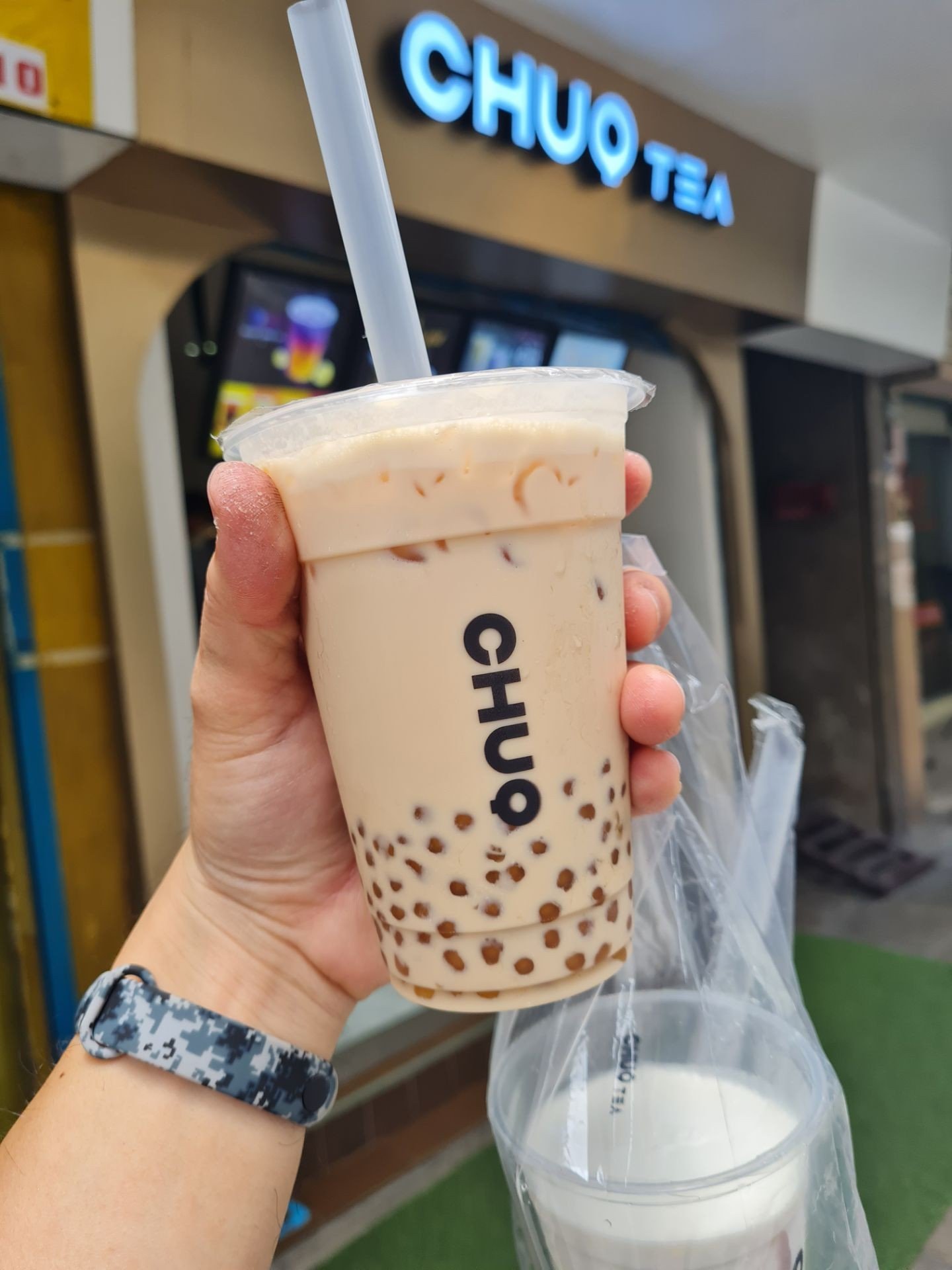 รีวิว CHUQ TEA สุรวงศ์ - เผือกคือดีจริง ราคาไม่แรง ชานมไข่มุกก็อร่อย