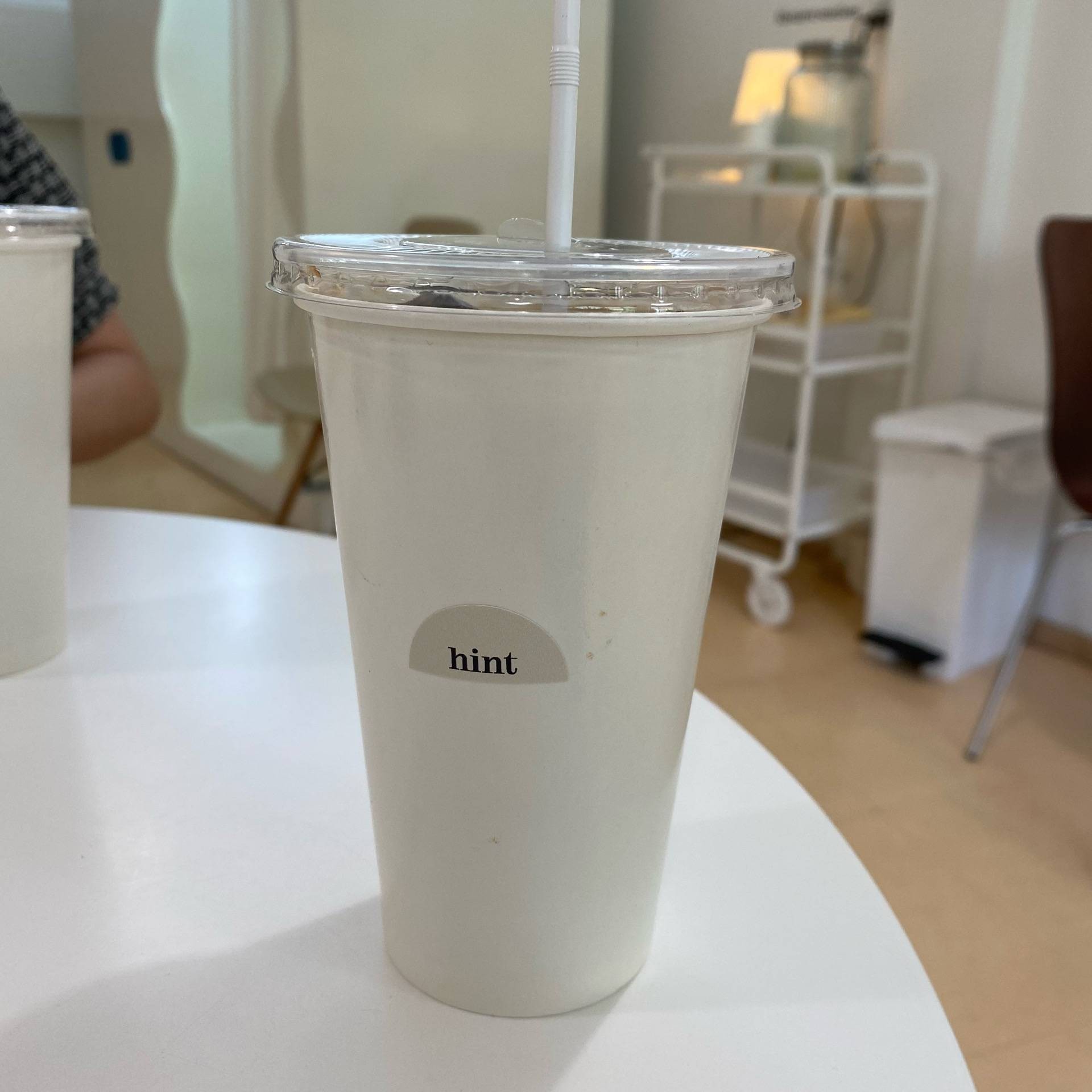 รีวิว Hint Coffee กรุงธนบุรี - กาแฟอร่อยดีครับ ร้านสวยเหมาะถ่ายรูป