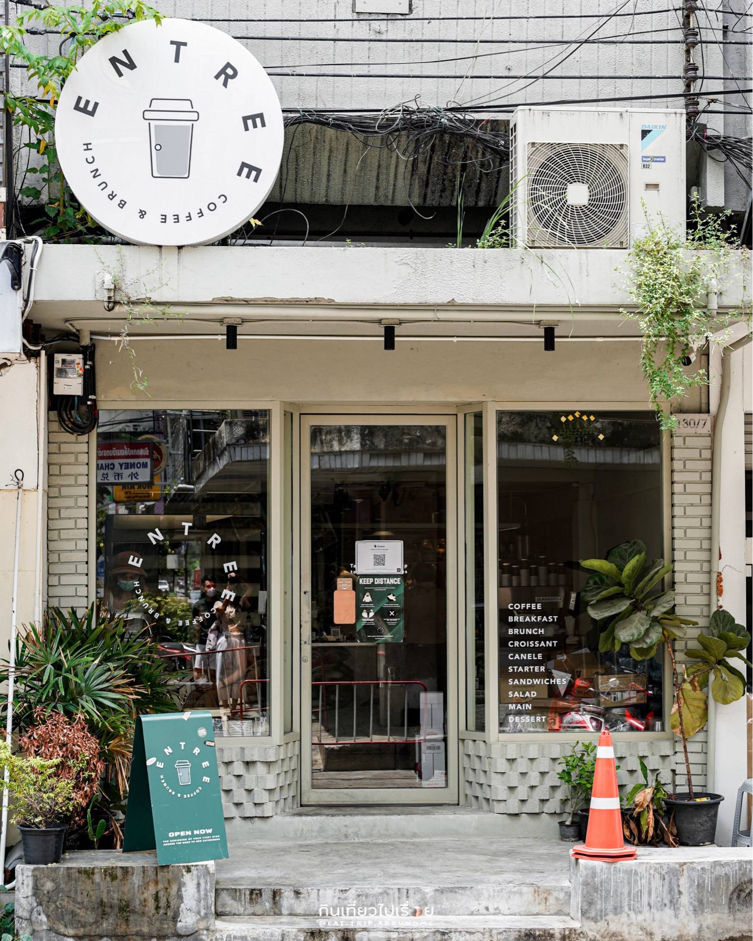 รีวิว Entree Coffee & Brunch - Matcha Banoffee ที่เลื่องลือ