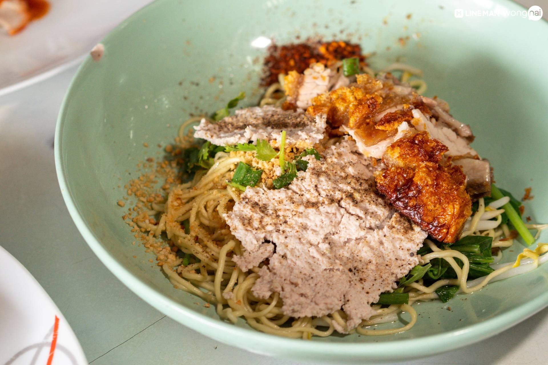 บะหมี่แห้งหมูกรอบ ร้าน ข้าวหมูแดงเรือเมล์