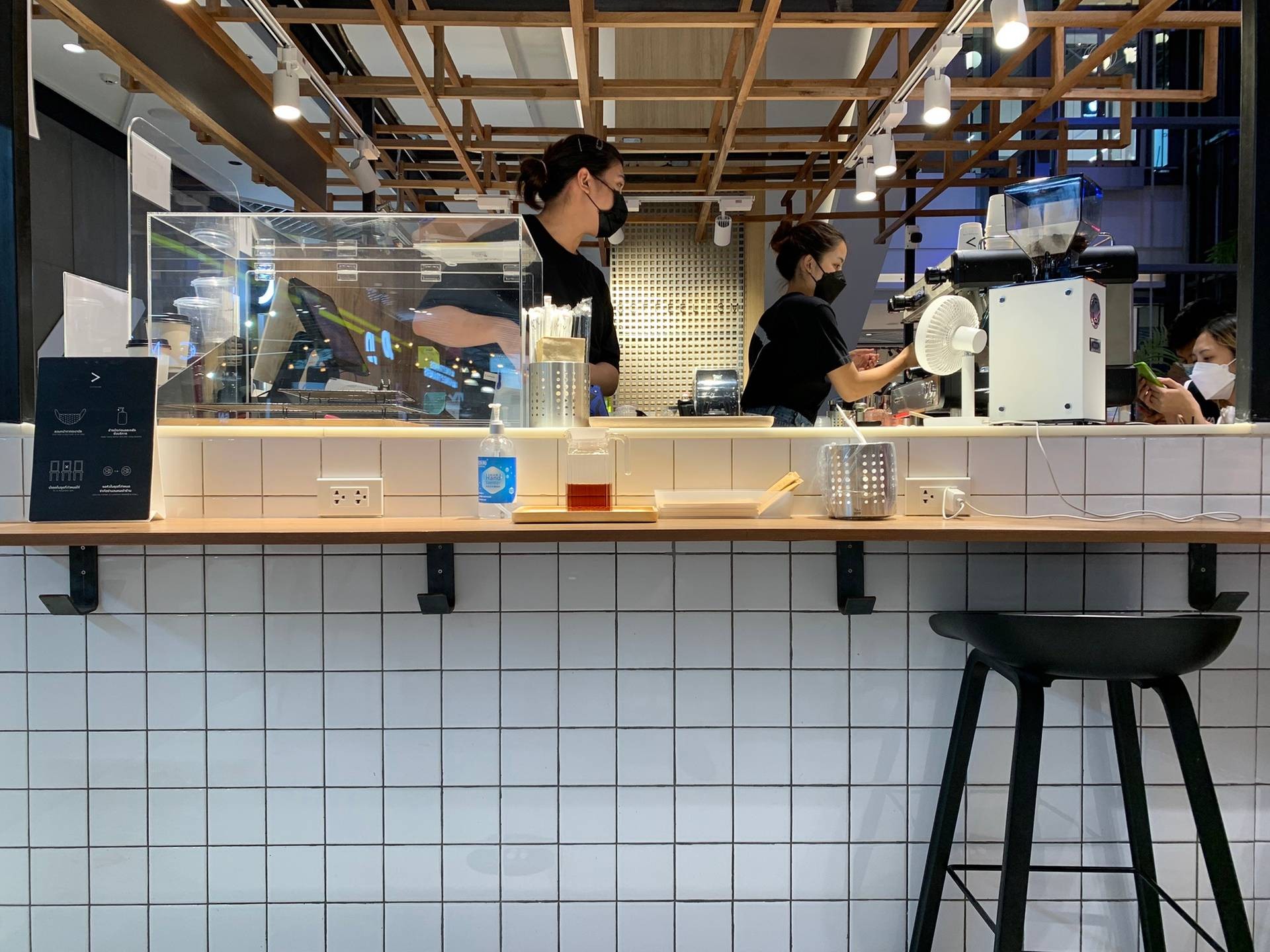 รูป Coffeelism ตลาดรวมทรัพย์ อโศก