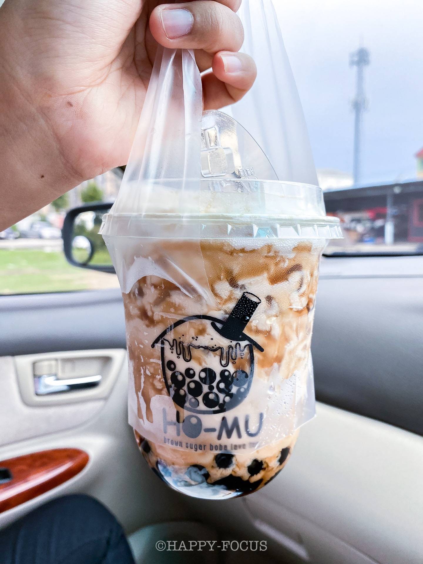 รีวิว HO-MU Brown Sugar Boba Lava Tea main - ชานมพ่นไฟ ชาไทยพ่นไฟ