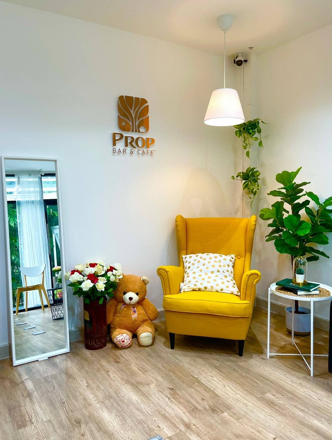 รีวิว Prop Bar & Cafe' Prop Bar & Cafe' - บรรยากาศสวนป่า ธรรมชาติสุดๆ