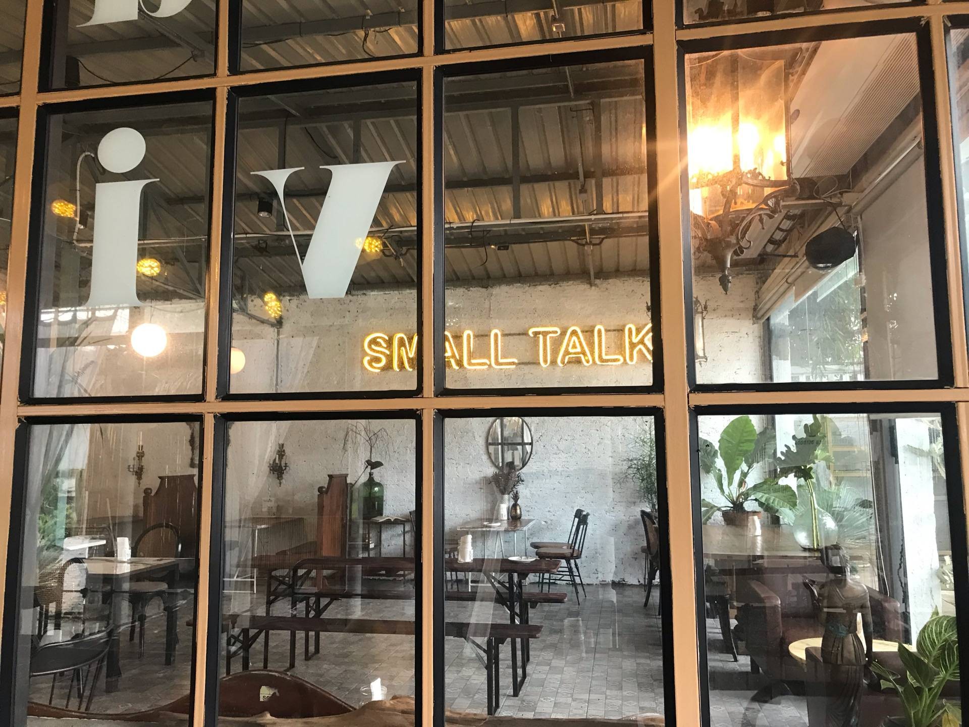 รูป Small Talk Cafe & Hangout