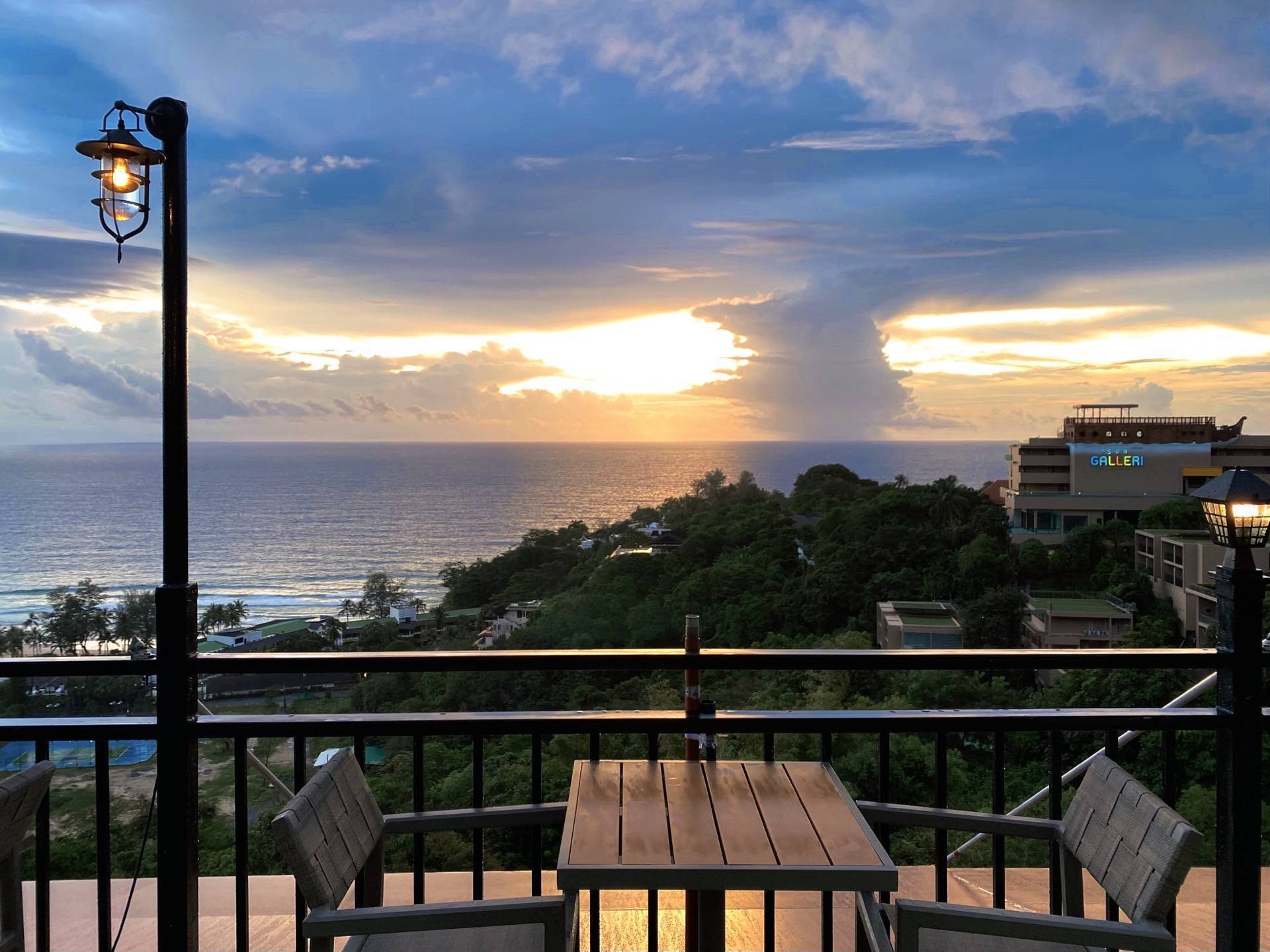 รีวิว GU Bar café and restaurant - GU Bar café and restaurant