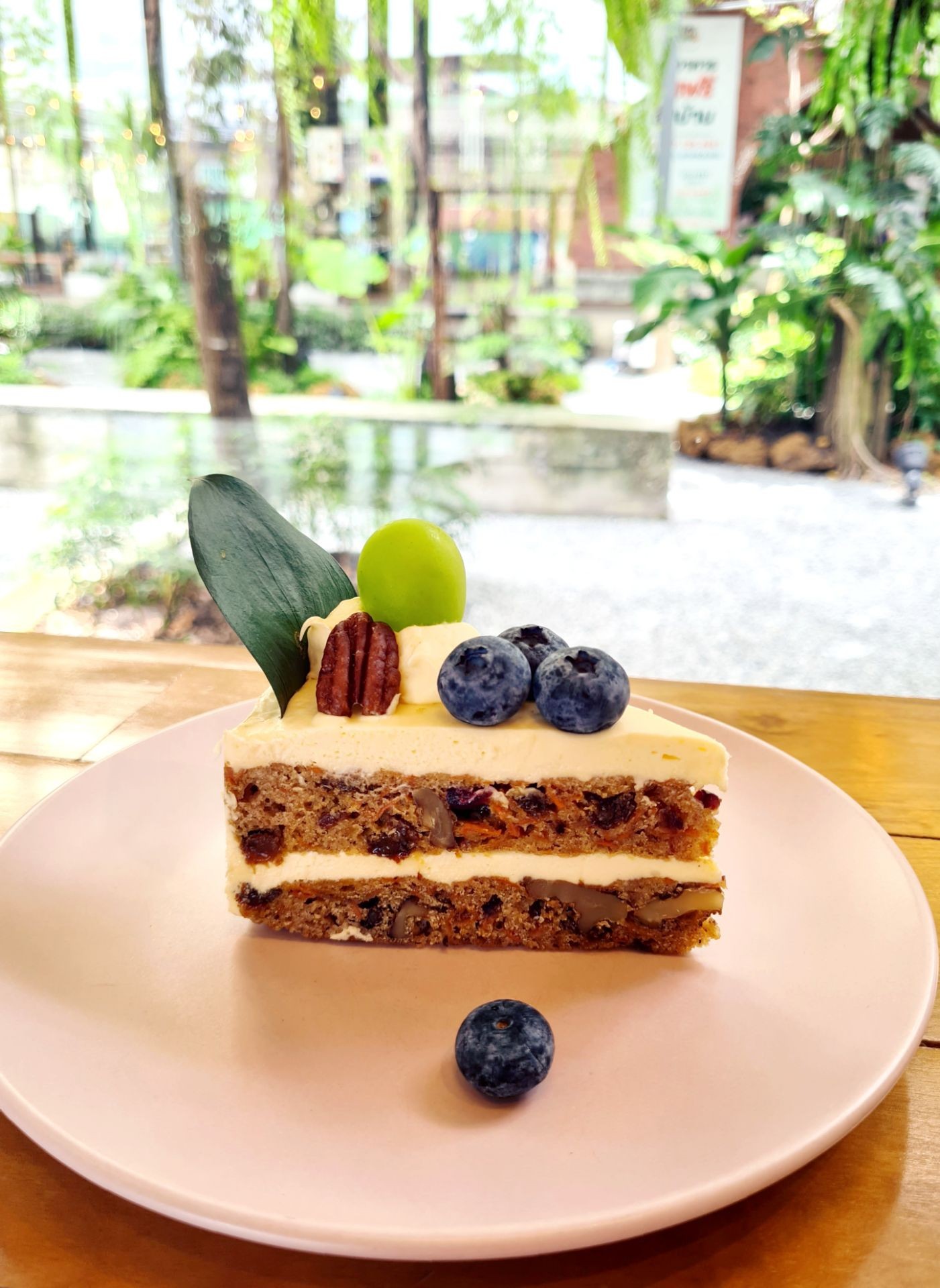 รีวิว Gravity Artisan Cafe - คาเฟ่บรรยากาศดีในดาดฟ้าลาซาล - Wongnai