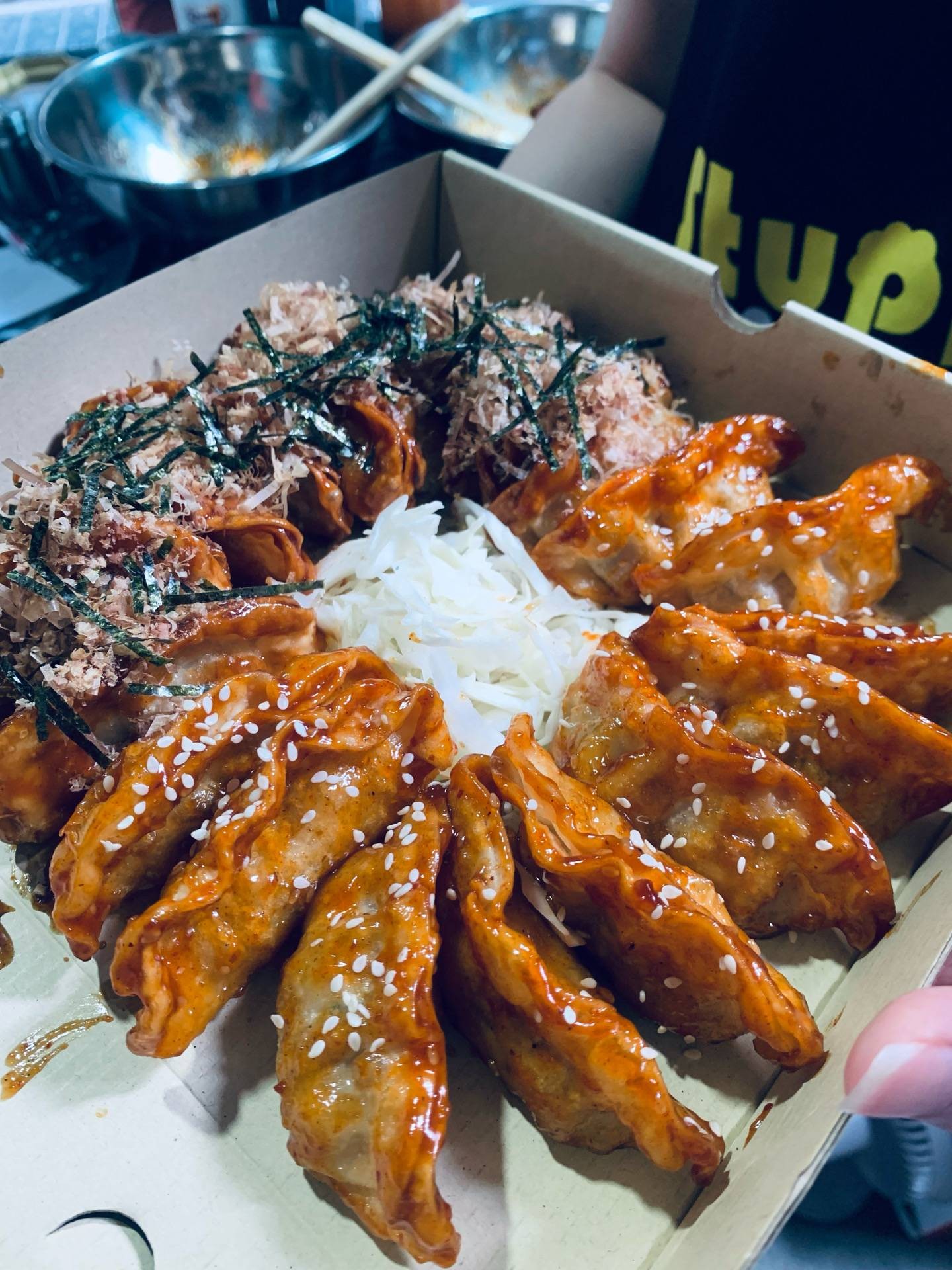 รีวิว Stupid Fries ทอดโง่ๆ อารีย์ - ร้านเกี๊ยวซ่าริมทางเดินข้างตึกปิ ...