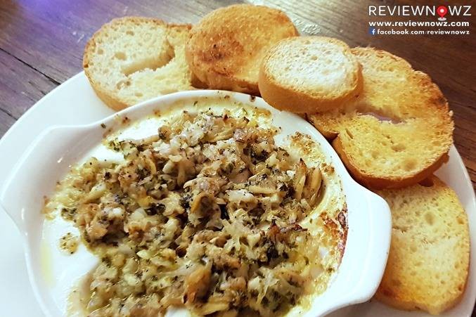 Baby Clam Baked with garlic butter and white wine ร้าน Casa Blue Craft ...