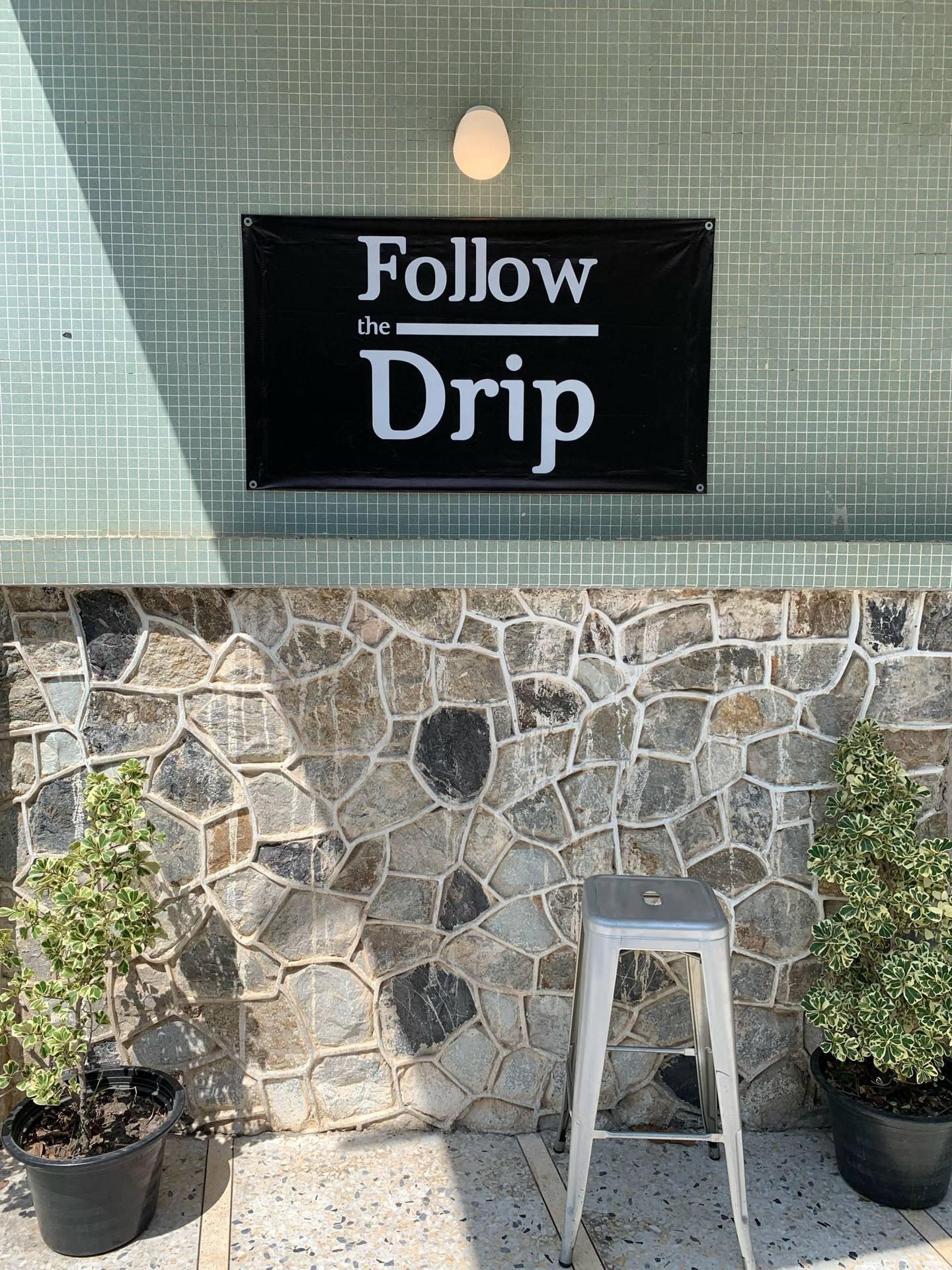 รีวิว Hidden Lab Cafe เขาสามมุข - คาเฟ่ริมทะเลในบรรยากาศเก่าๆ