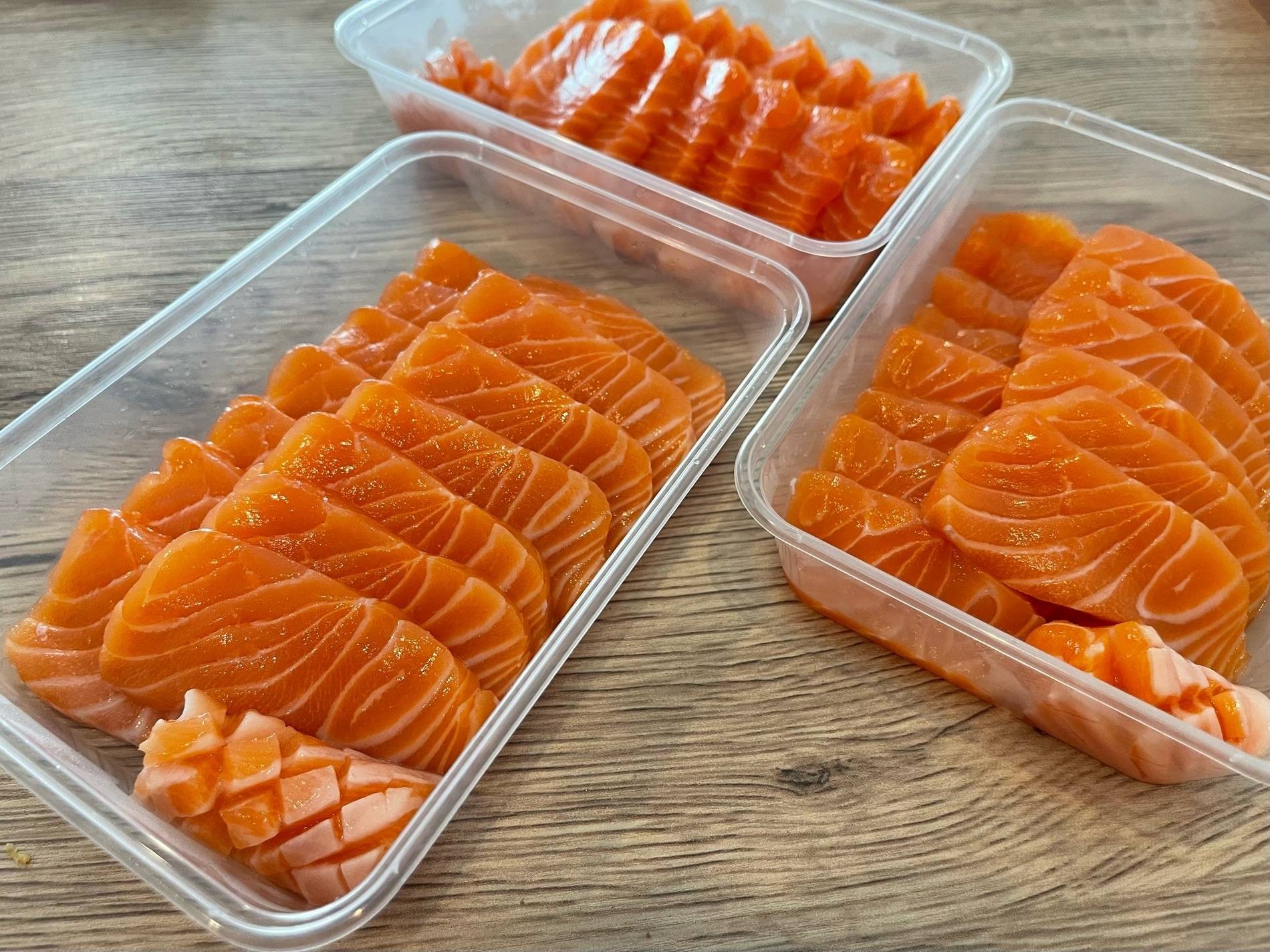 Salmon Set 750 กรัม (ฟรี โชยุ วาซาบิ ซีฟู๊ด ไชเท้า) • image ร้าน ยายนิล ...