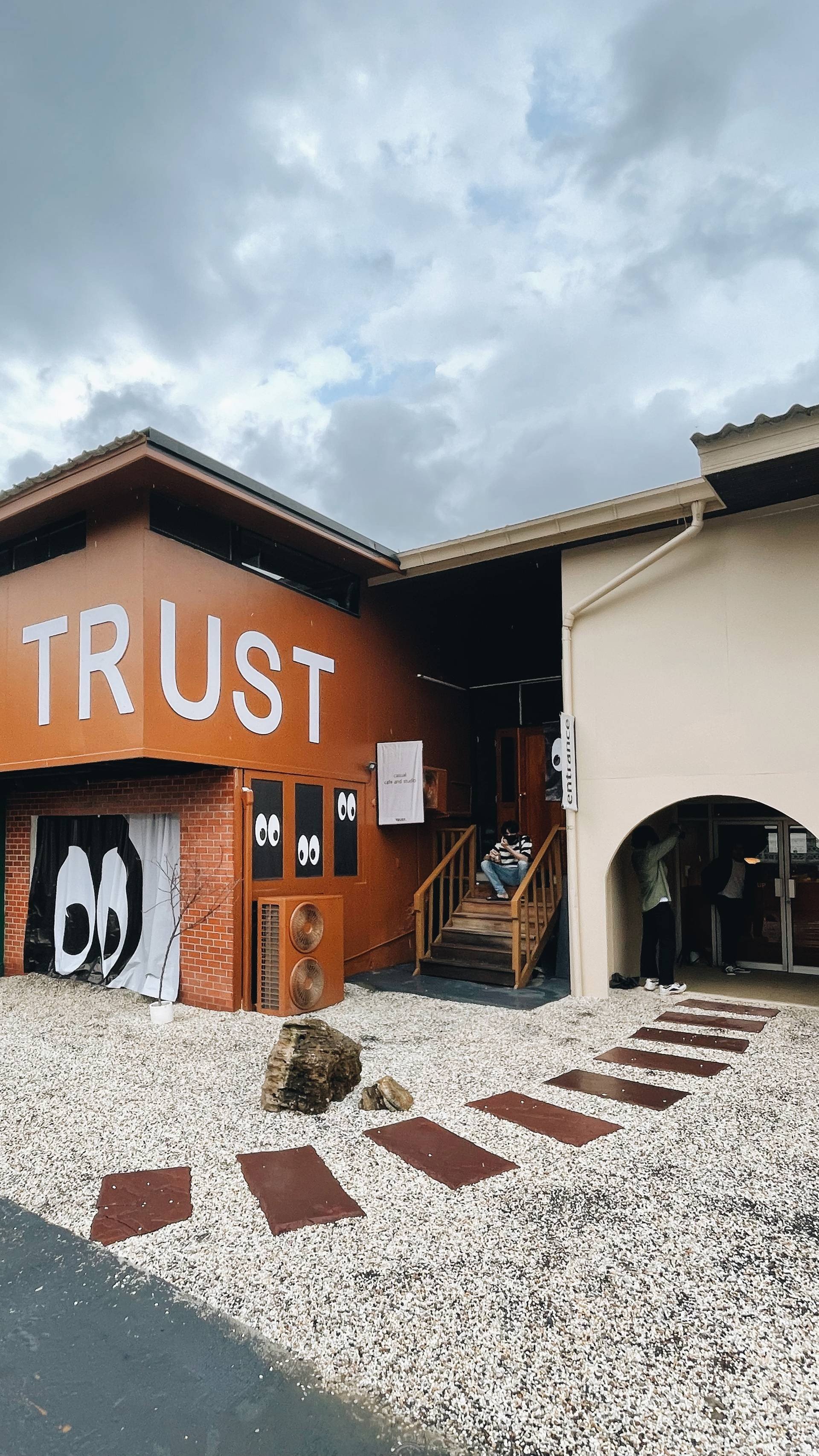 TRUST Cafe and Studio - Wongnai