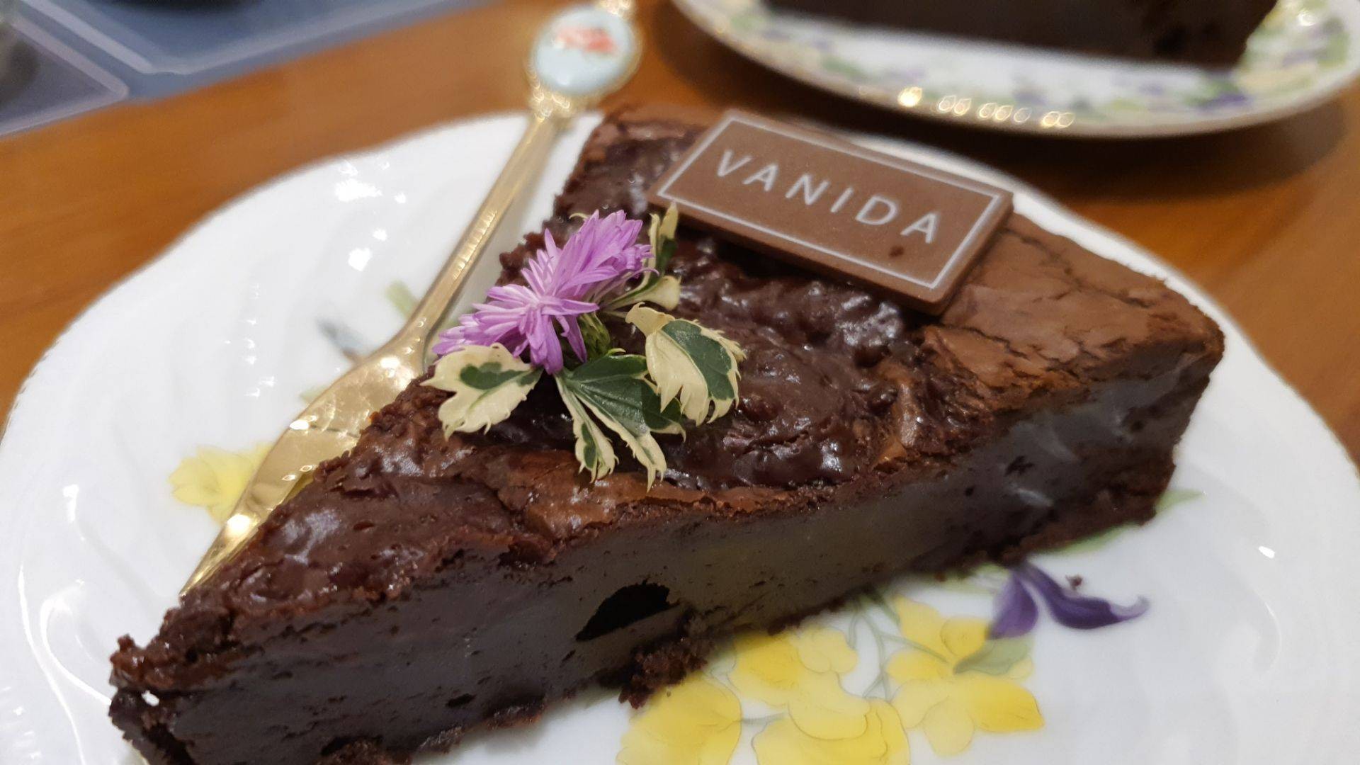 รีวิว Vanida Bangkok ถนนจันทน์ - ห้ามพลาดบราวนี่เมื่อมาร้านนี้