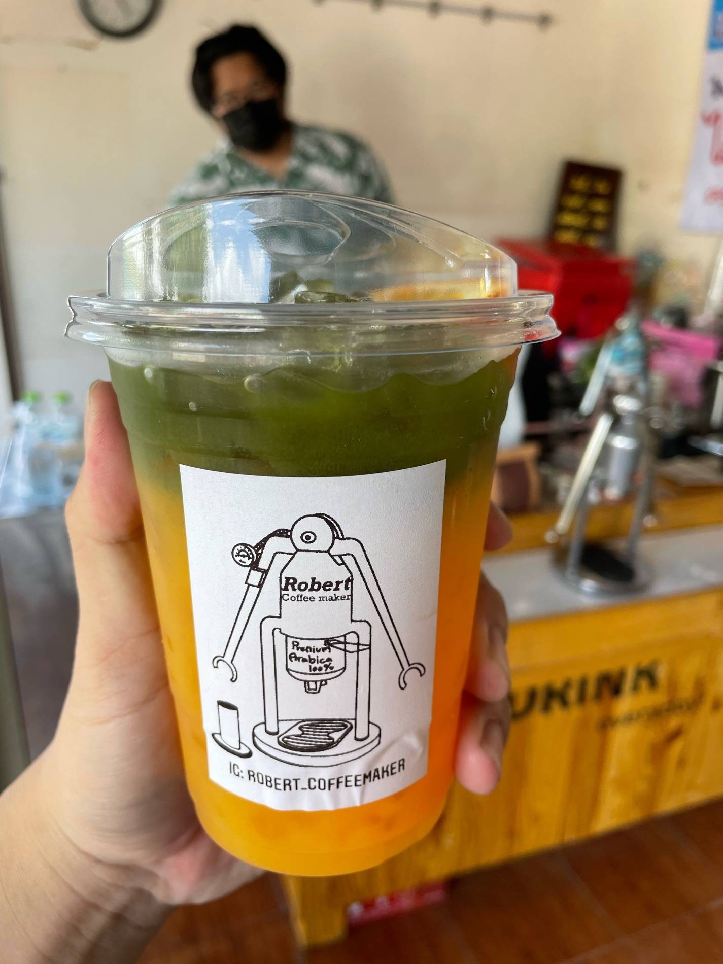 รีวิว Robert Coffee Maker บางแสน - ร้านเล็กๆหน้าลานจอดรถร้านเปี๊ยกมันทะเล