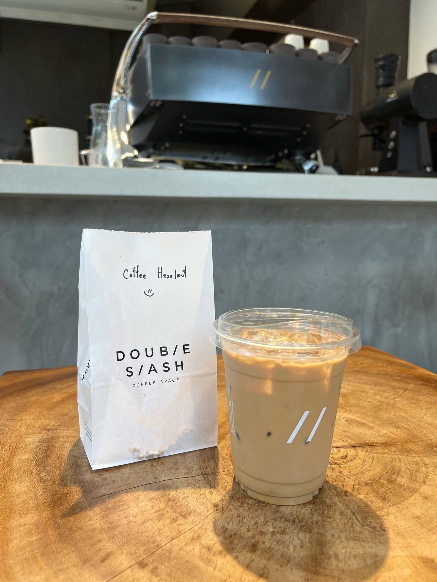 รีวิว DOUBLE SLASH // COFFEE SPACE RAMA 8 - กาแฟดี ครัวซองอบร้อนๆ หอม ...