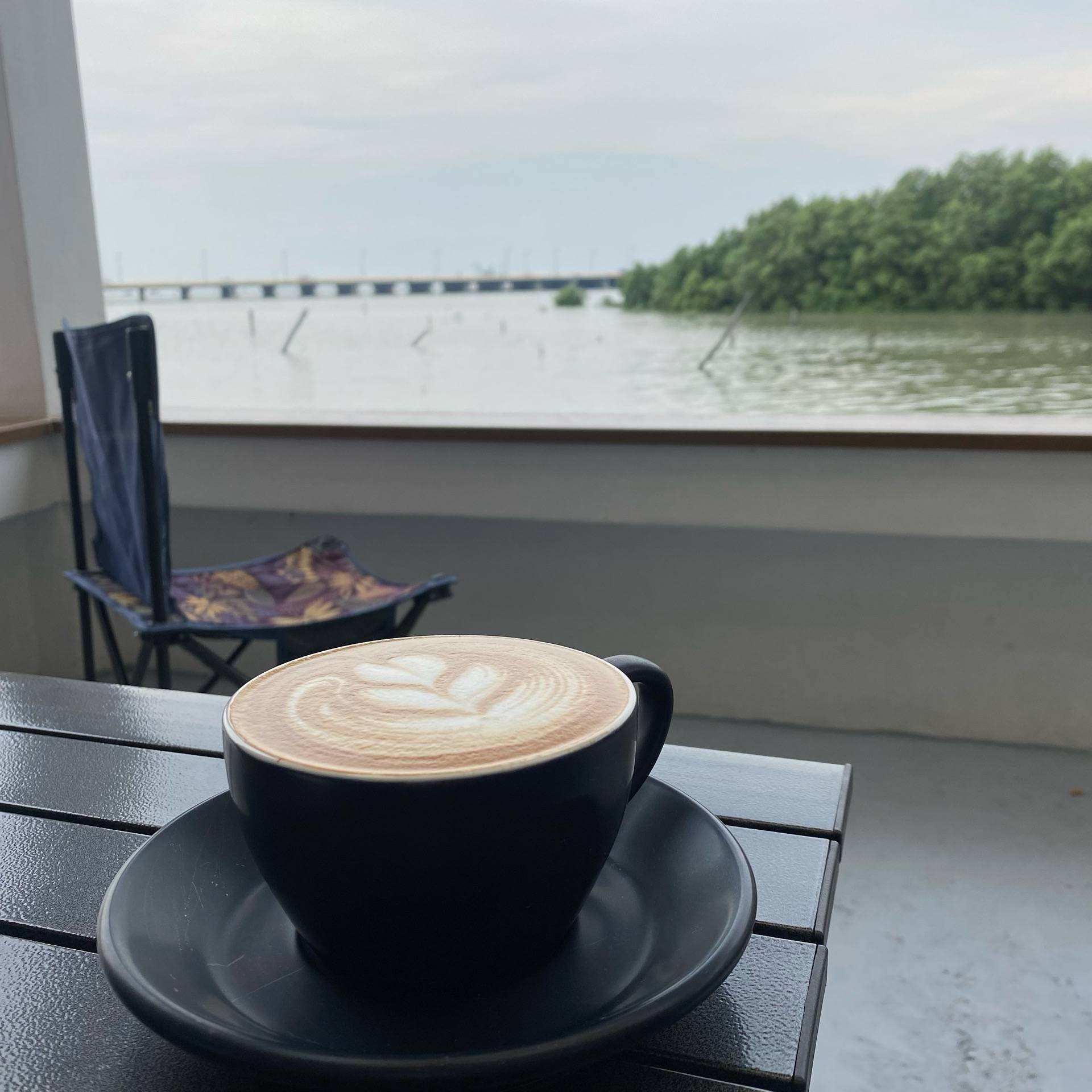 รีวิว Mangrove Specialty Coffee - กาแฟดี บรรยากาศสุดยอดครับ