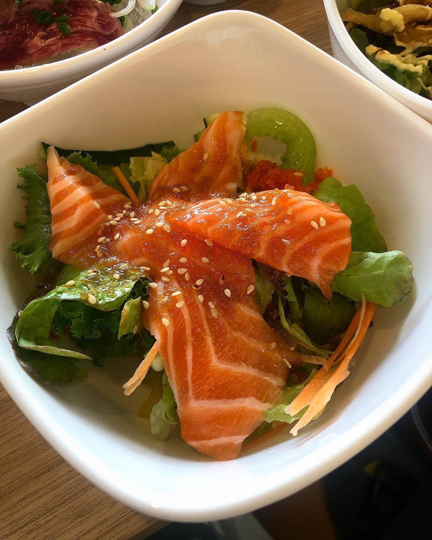 สลัดแซลมอน ร้าน Oshinei นครปฐม พระปฐมเจดีย์