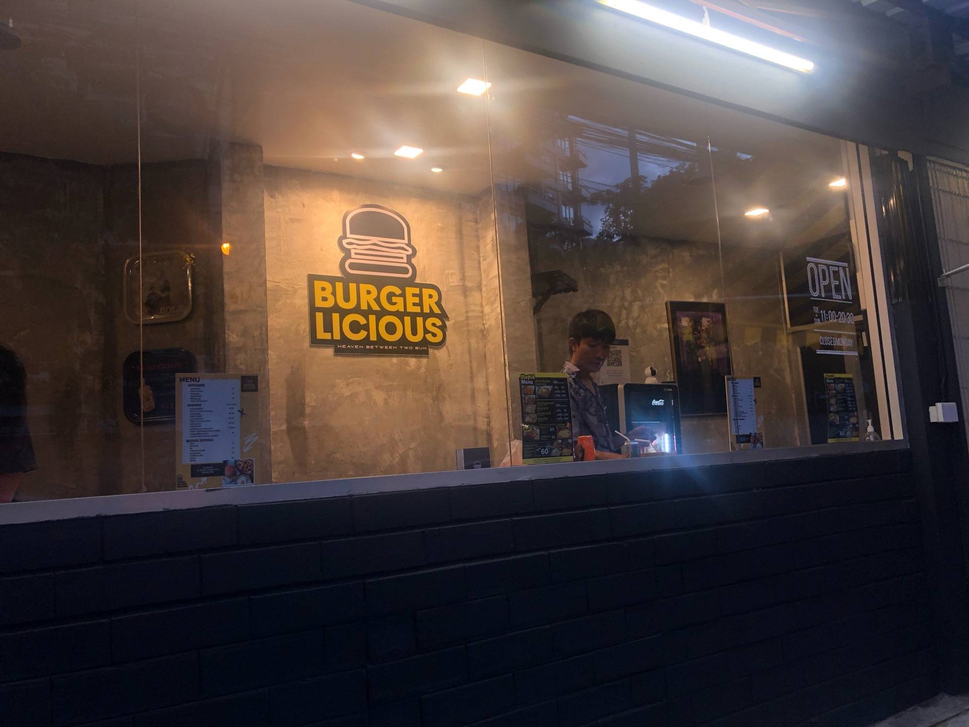 รีวิว Burgerlicious รามคำแหง24 - BURGER LICIOUS