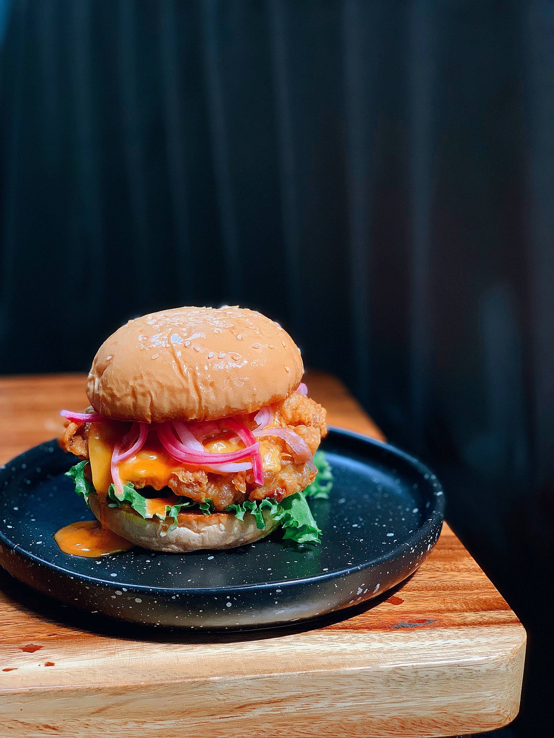 รูป Burn bun เบิร์นบันเบอร์เกอร์ย่างไฟ เพชรเกษม81/6 . - Wongnai