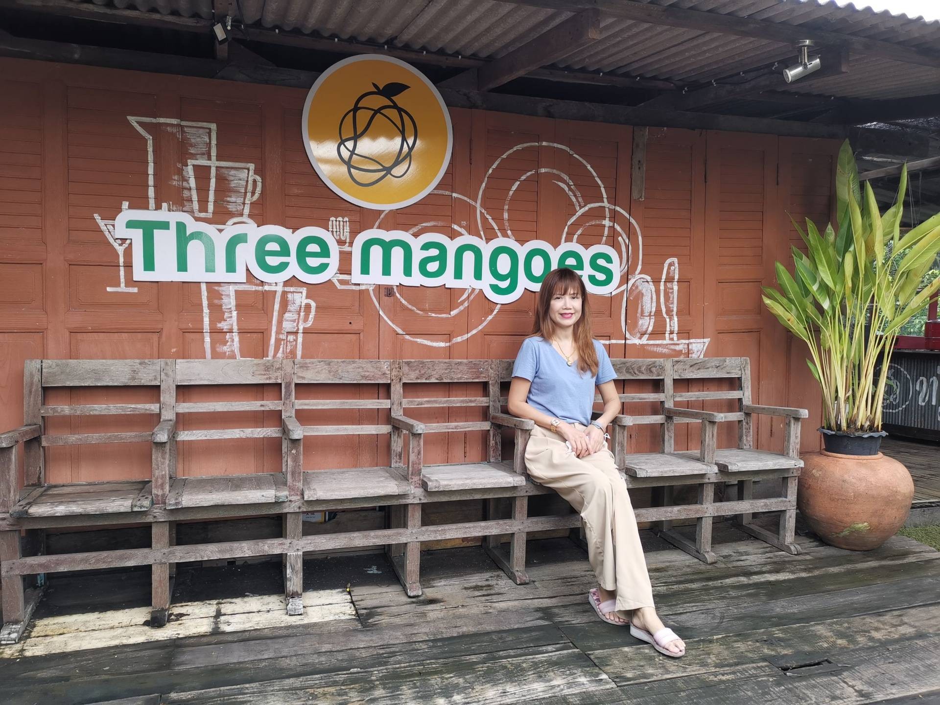 รูป Three Mangoes ริมน้ำ พระราม 5 นนทบุรี