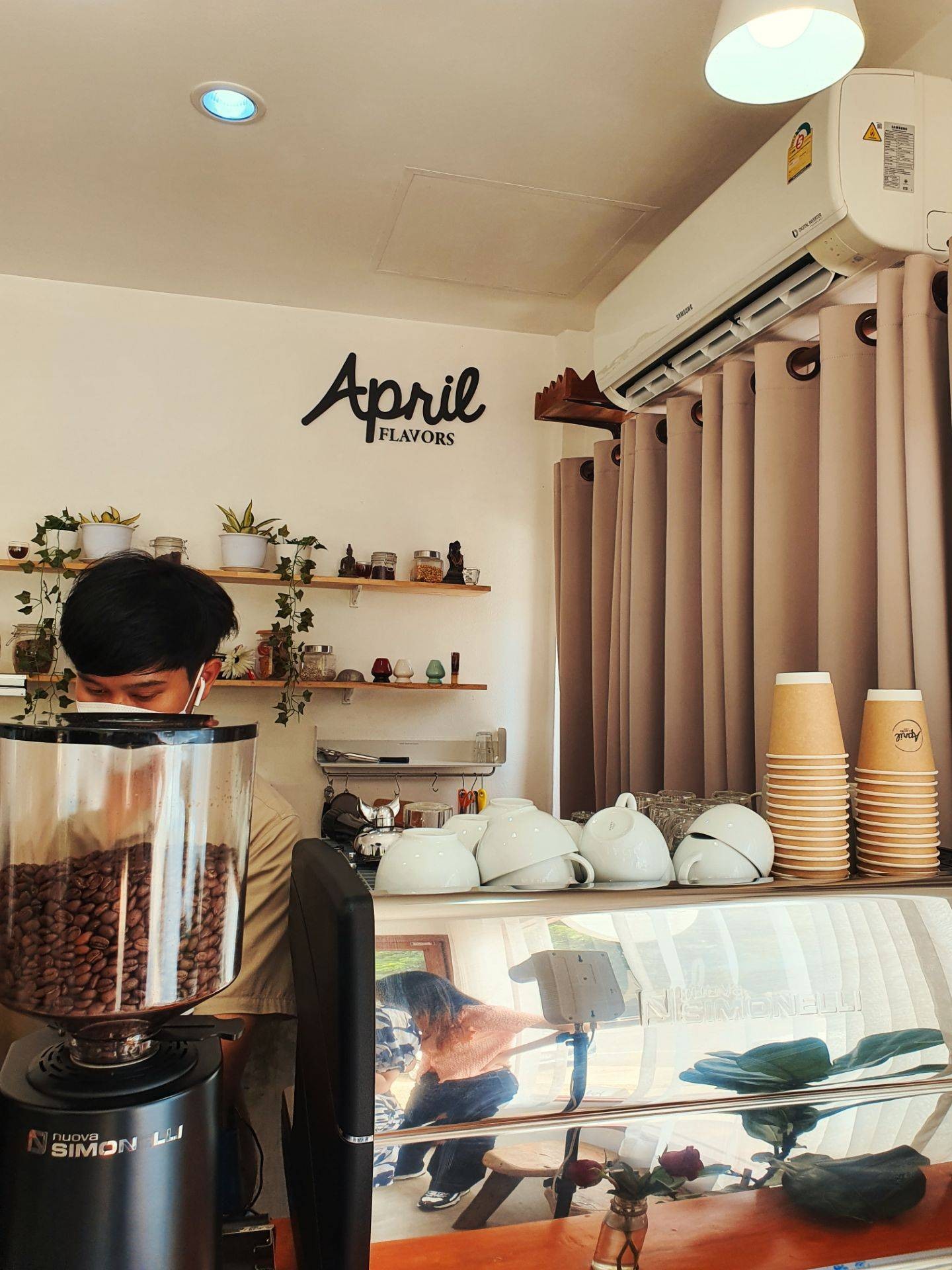 รูป April flavors cafe