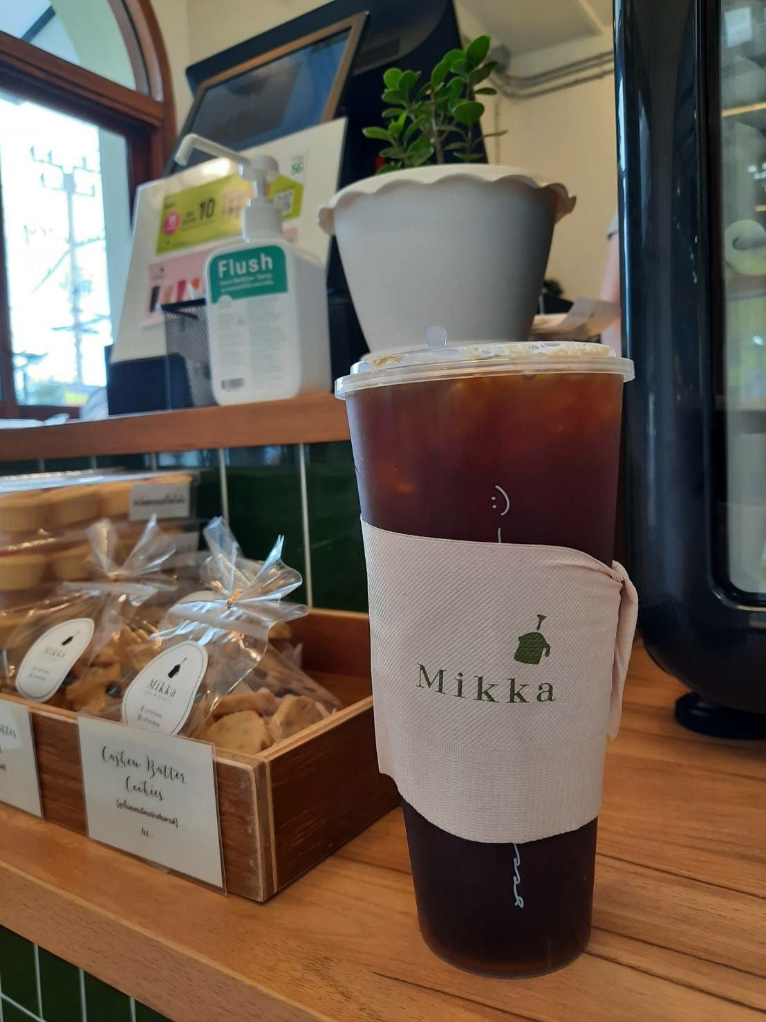 รีวิว Mikka Café & Bakery ตลาดต้นสัก สนามบินน้ำ - ความมินิมอล :)