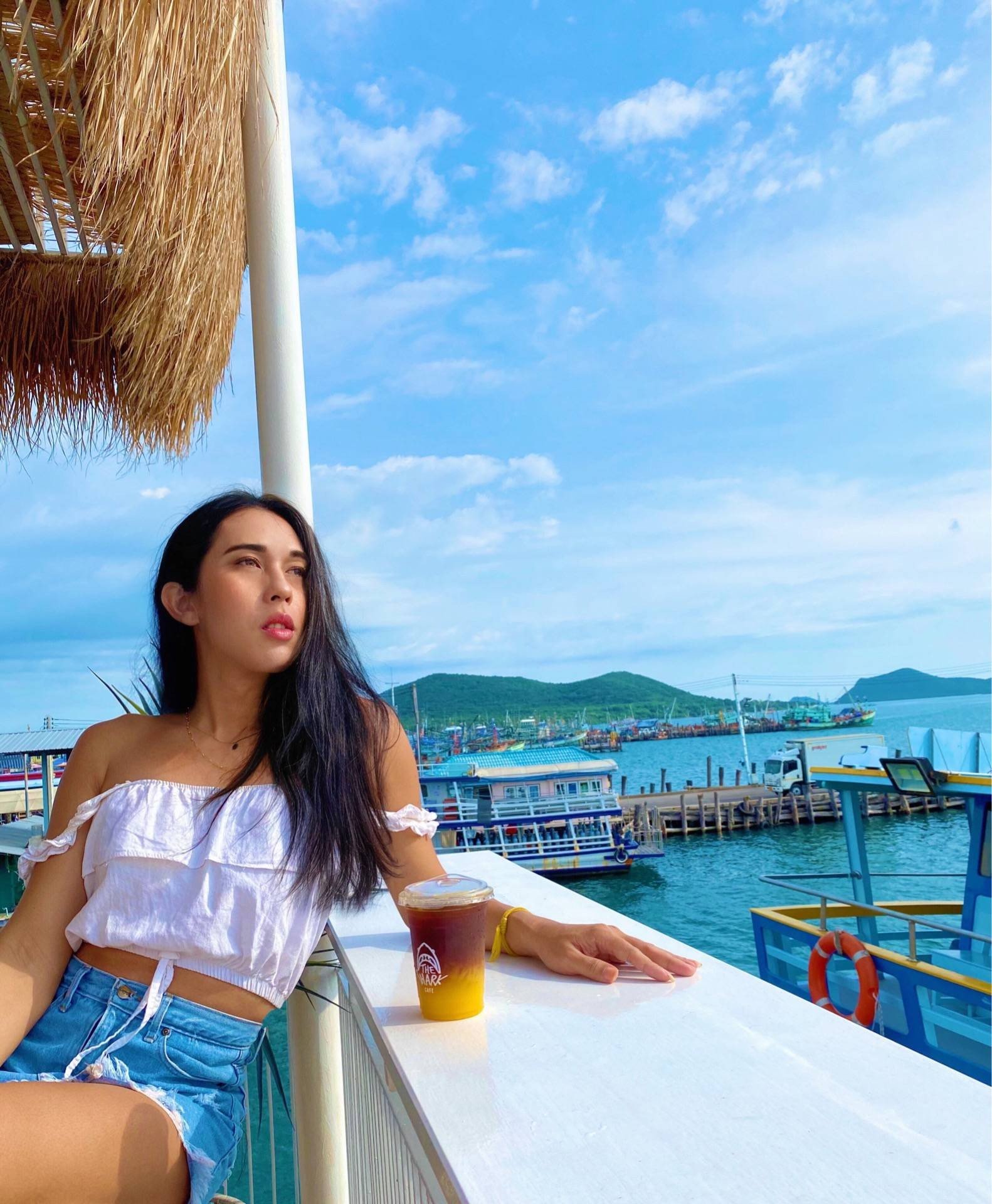 รูป The shark cafe