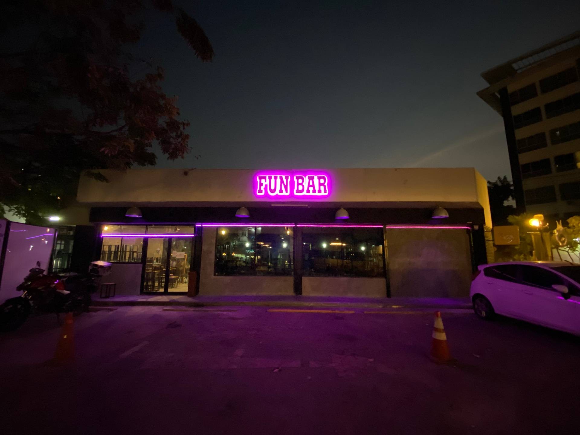 [รีวิว] ร้าน Fun bar bkk | เมนูแนะนำ รูปภาพ ราคา