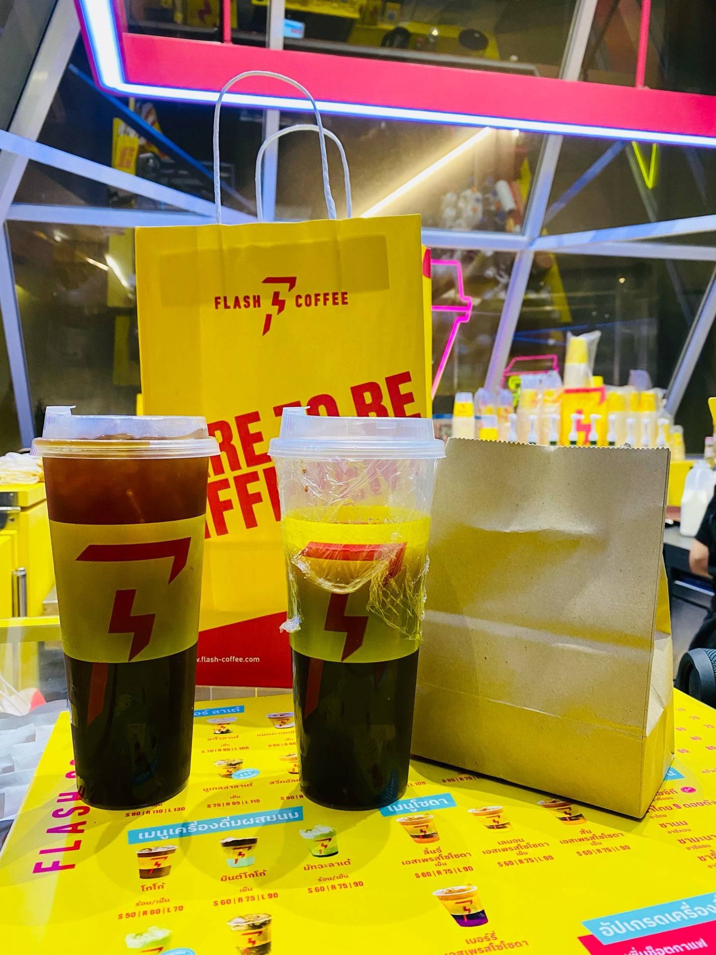 รีวิว Flash Coffee Phyll Sukhumvit 54 - พนักงาน บริการแย่มาก โดยเฉพาะ พนักงานสาวประเภทสอง นิสัย ...